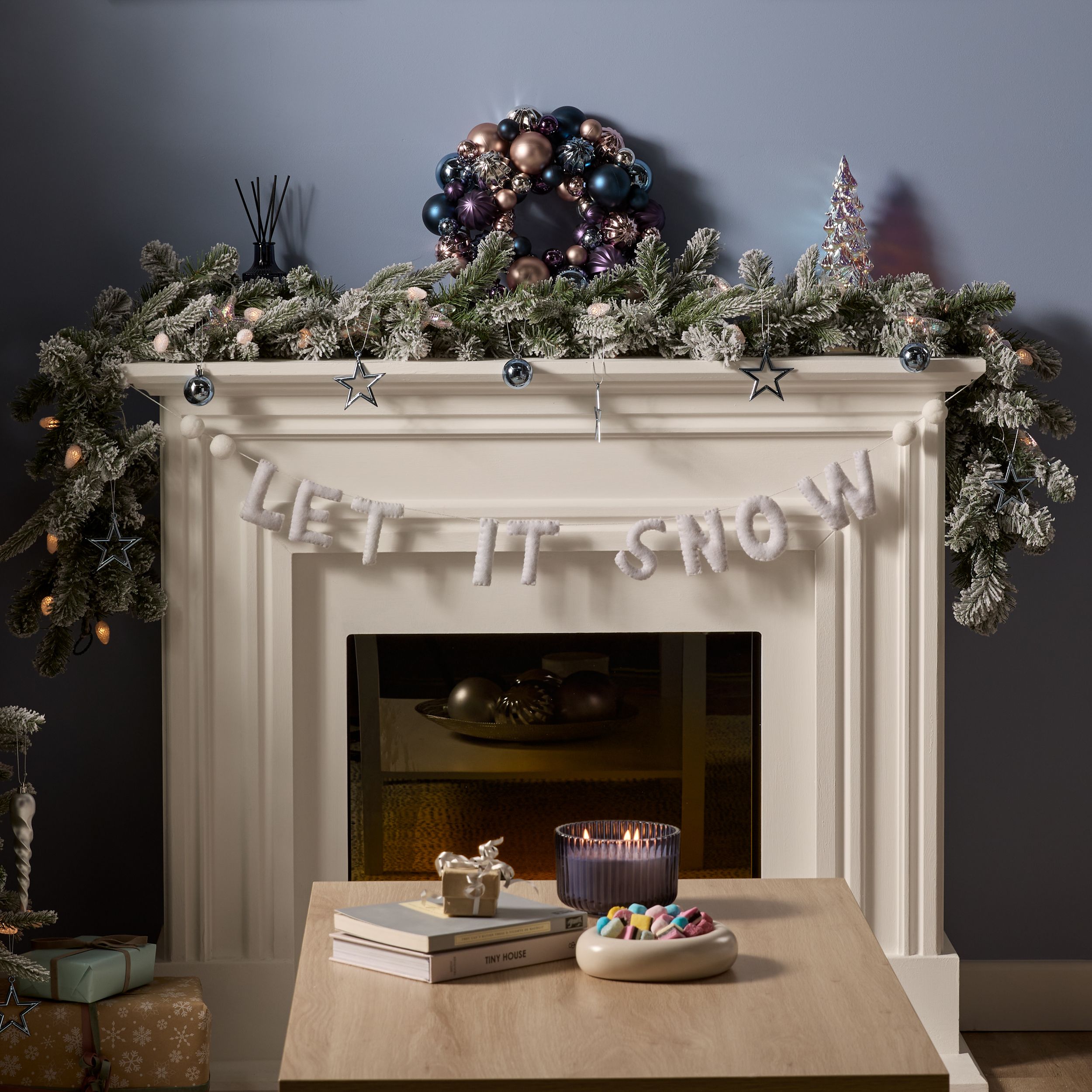 1.83m Octanis Green Pre-lit Garland - Battery-powered
