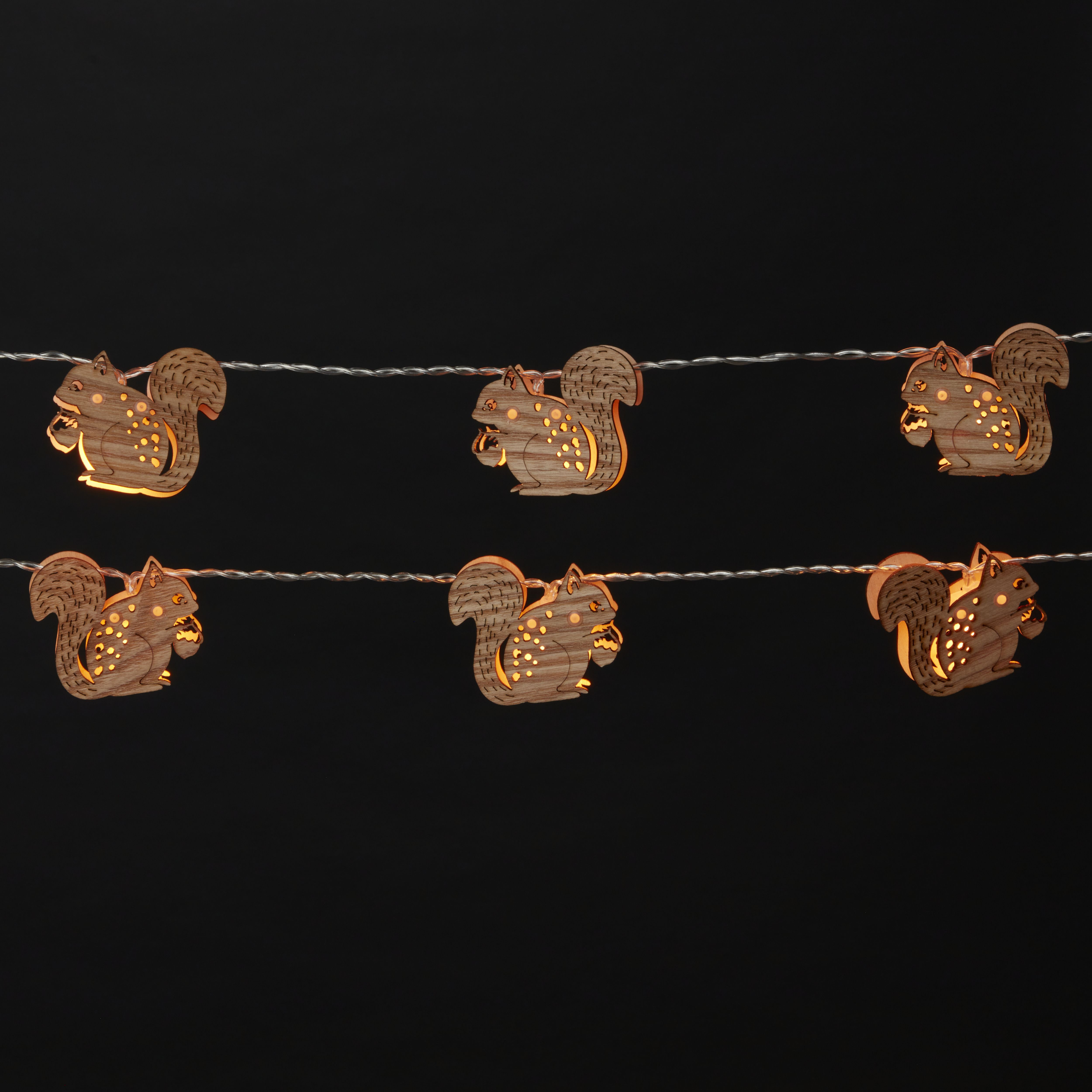 10 Warm white Wooden Squirrel LED With timer function String lights ...