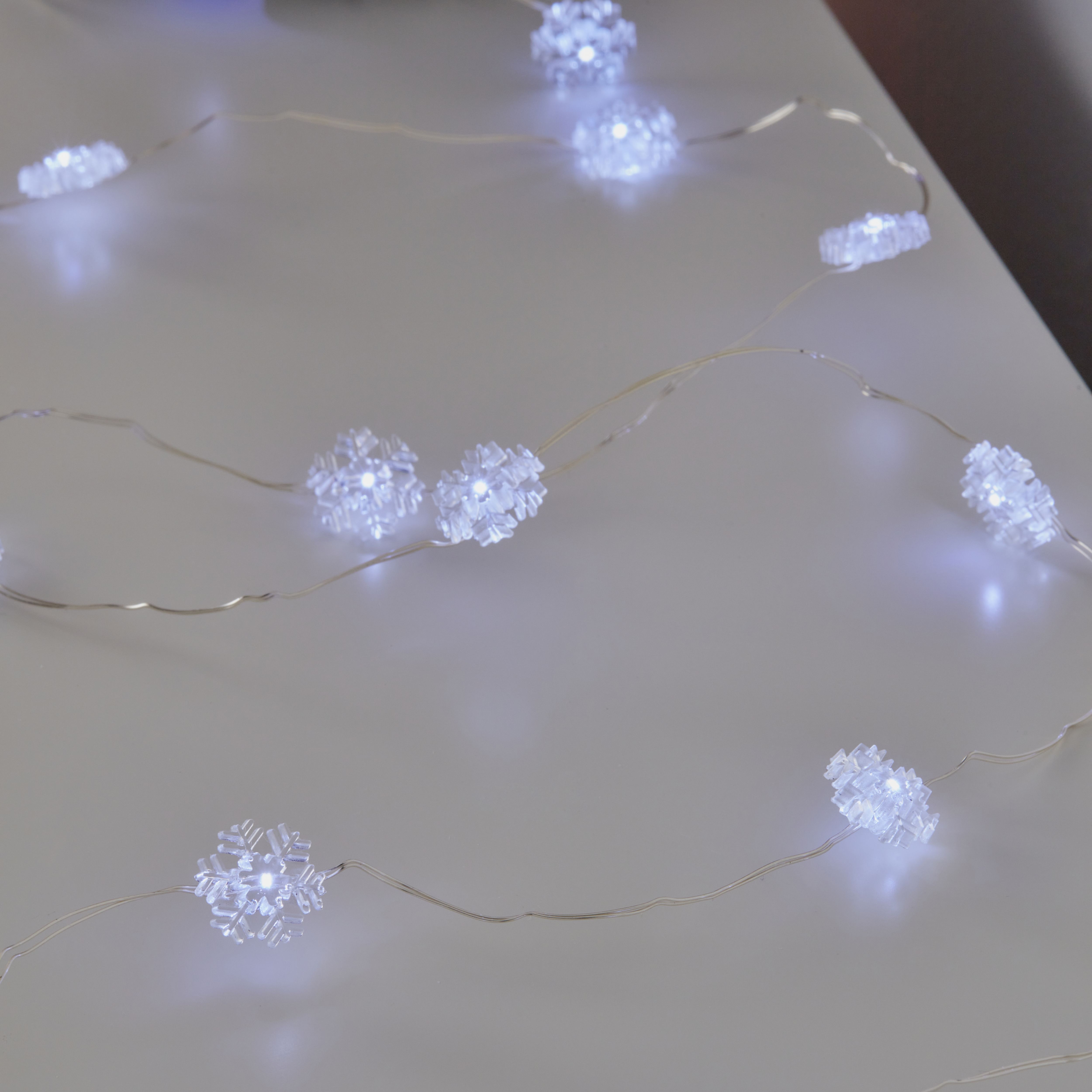 100 Ice white Snowflake wire LED String lights With timer function ...