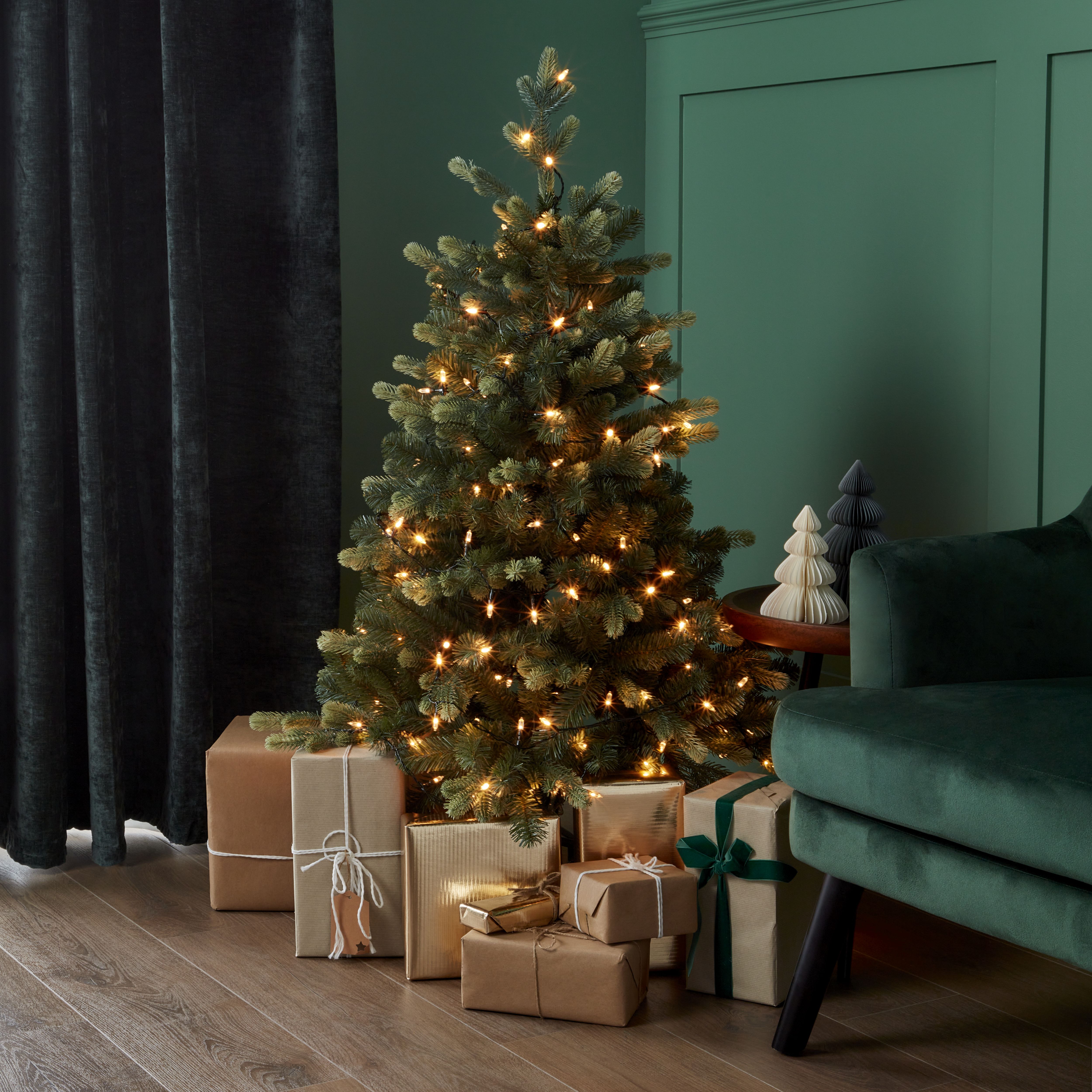 120 Warm white LED With timer function String lights with 12m Green cable | DIY at B&Q