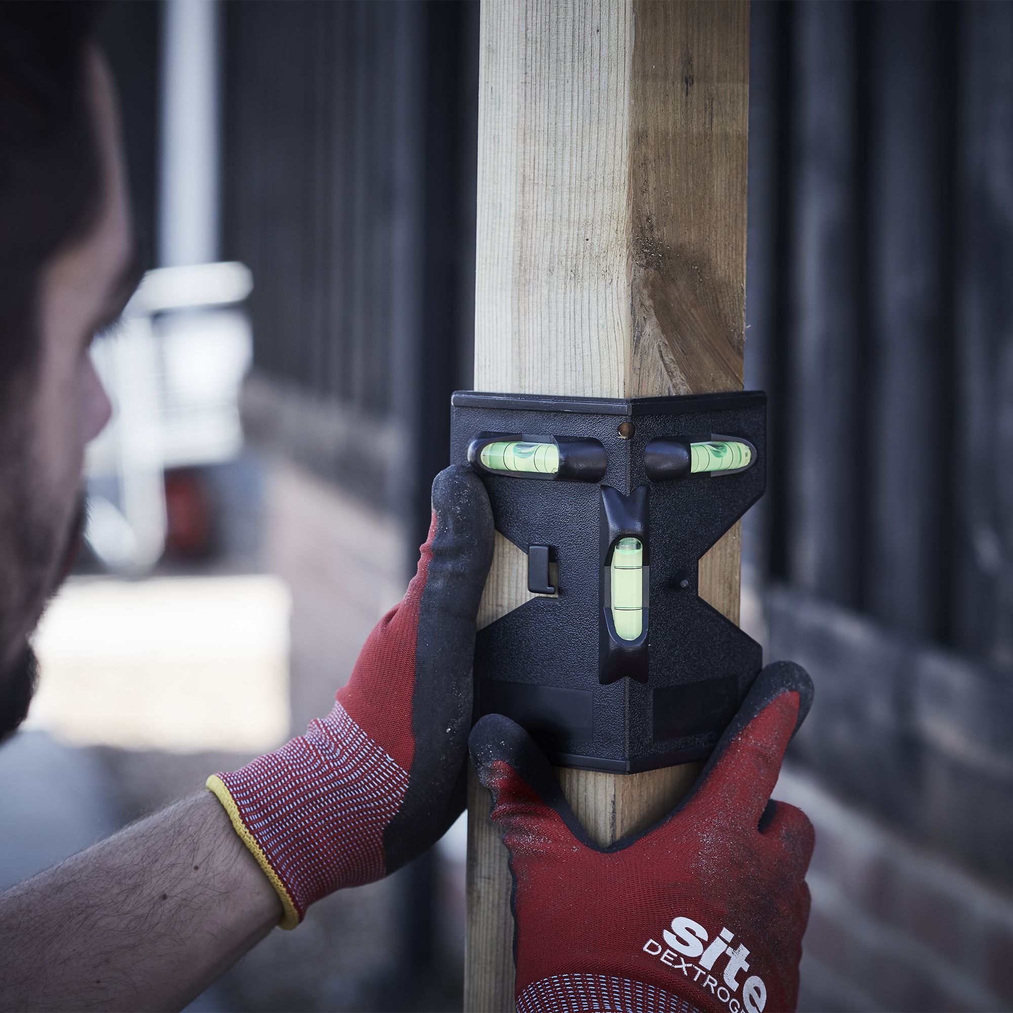 125mm Black Plastic Post Spirit level with Rubber strap