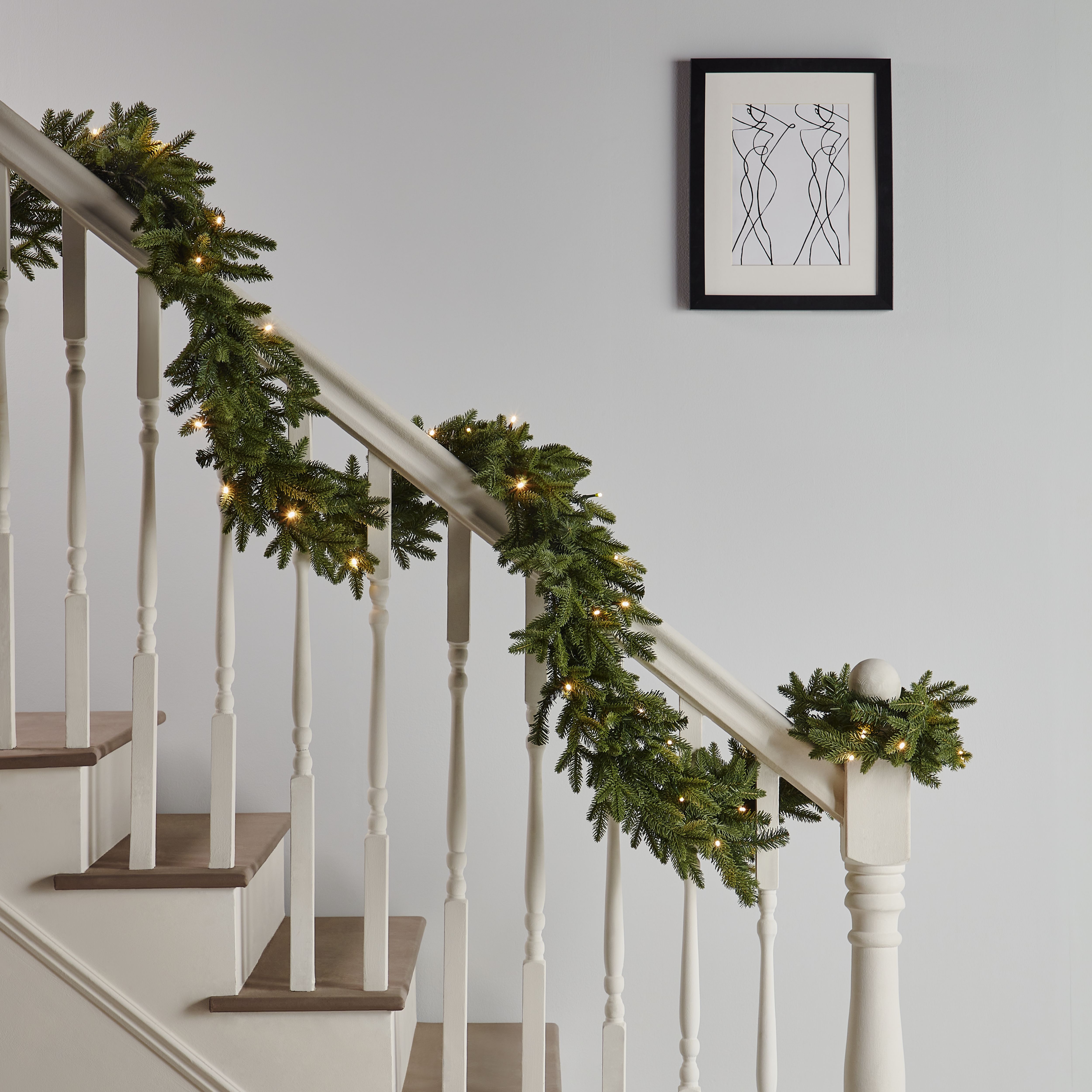 2.74m Thetford Classic Green Garland - Battery-powered
