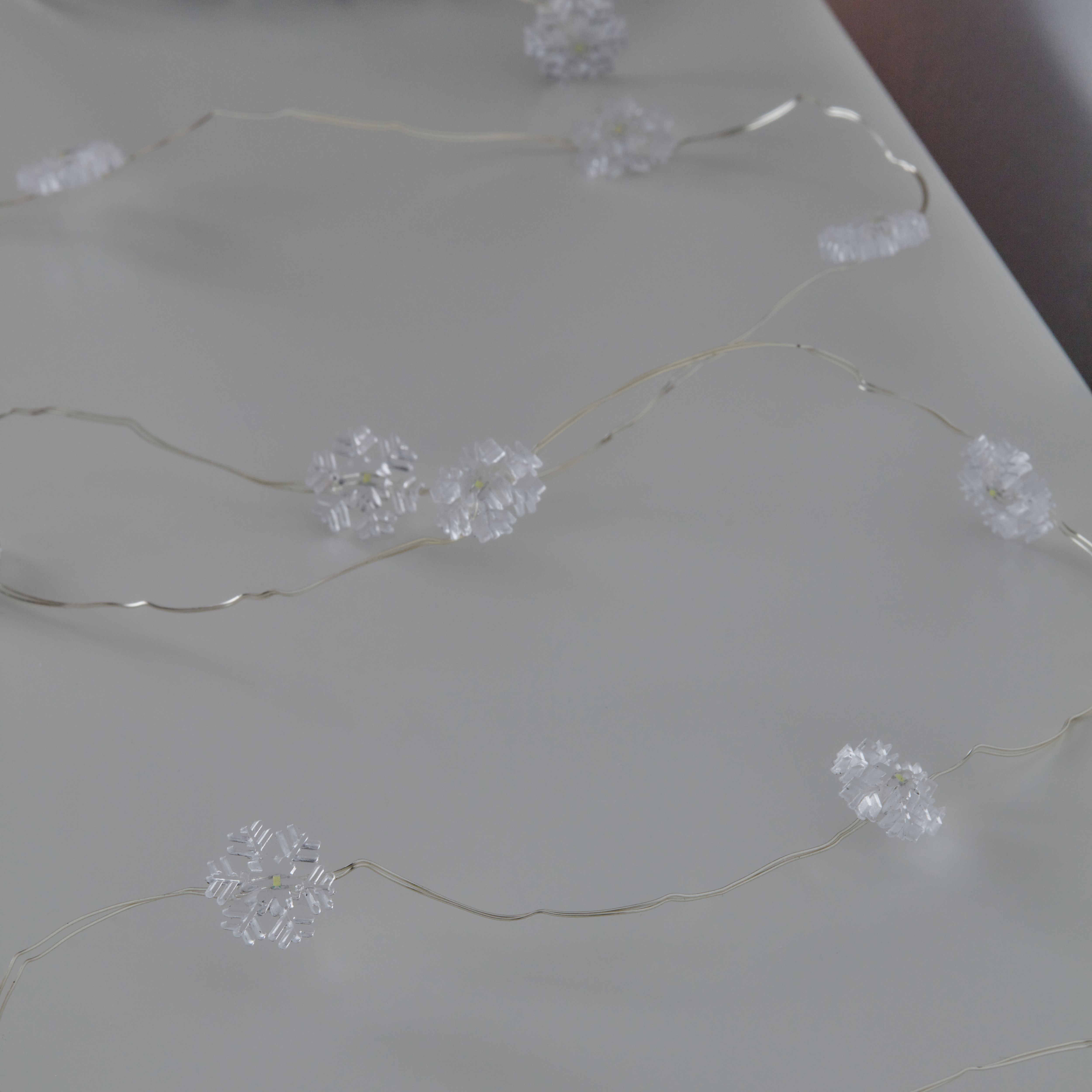 20 Ice white Snowflake wire LED String lights With timer function ...
