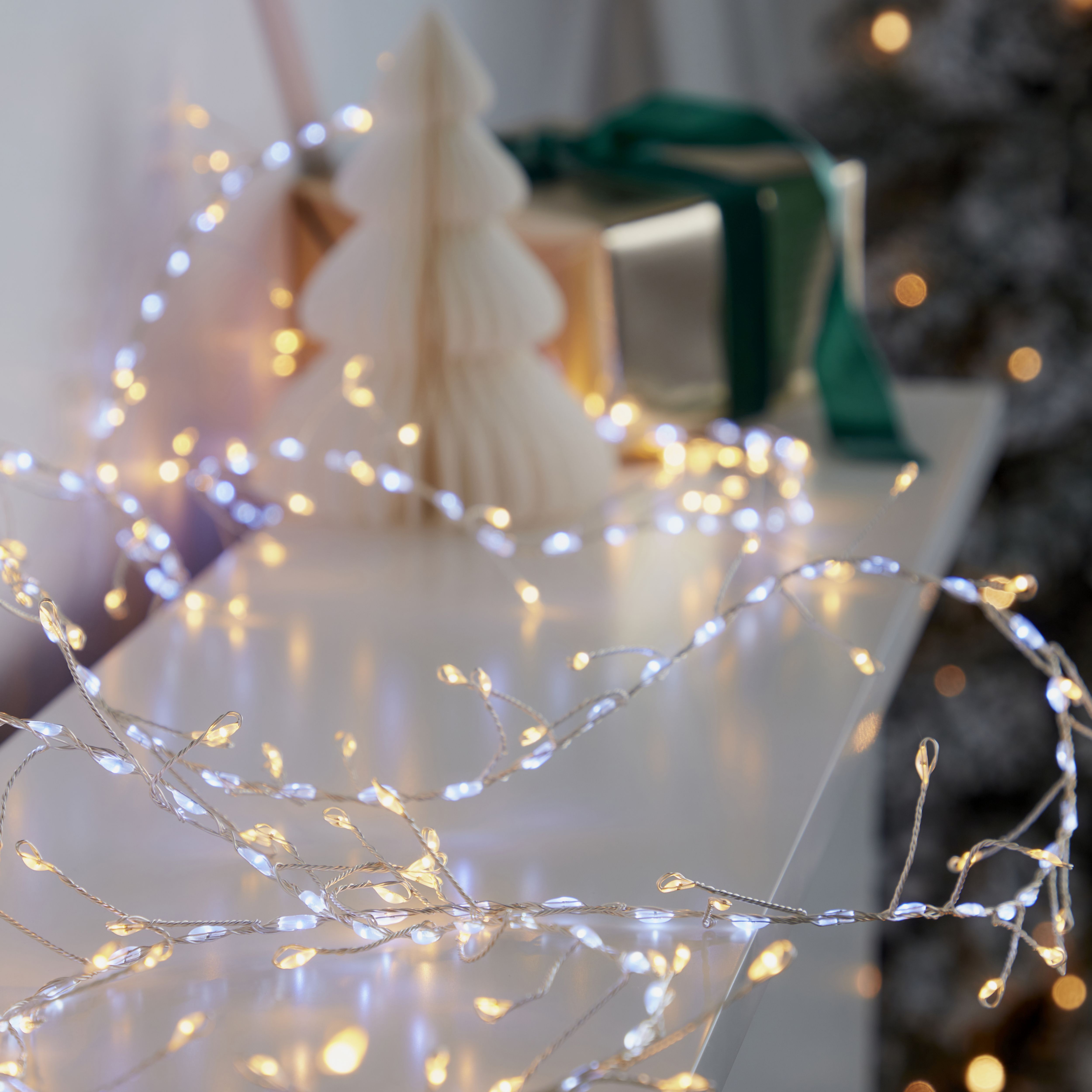 302 Multi White LED Cluster lights With timer function Clear cable