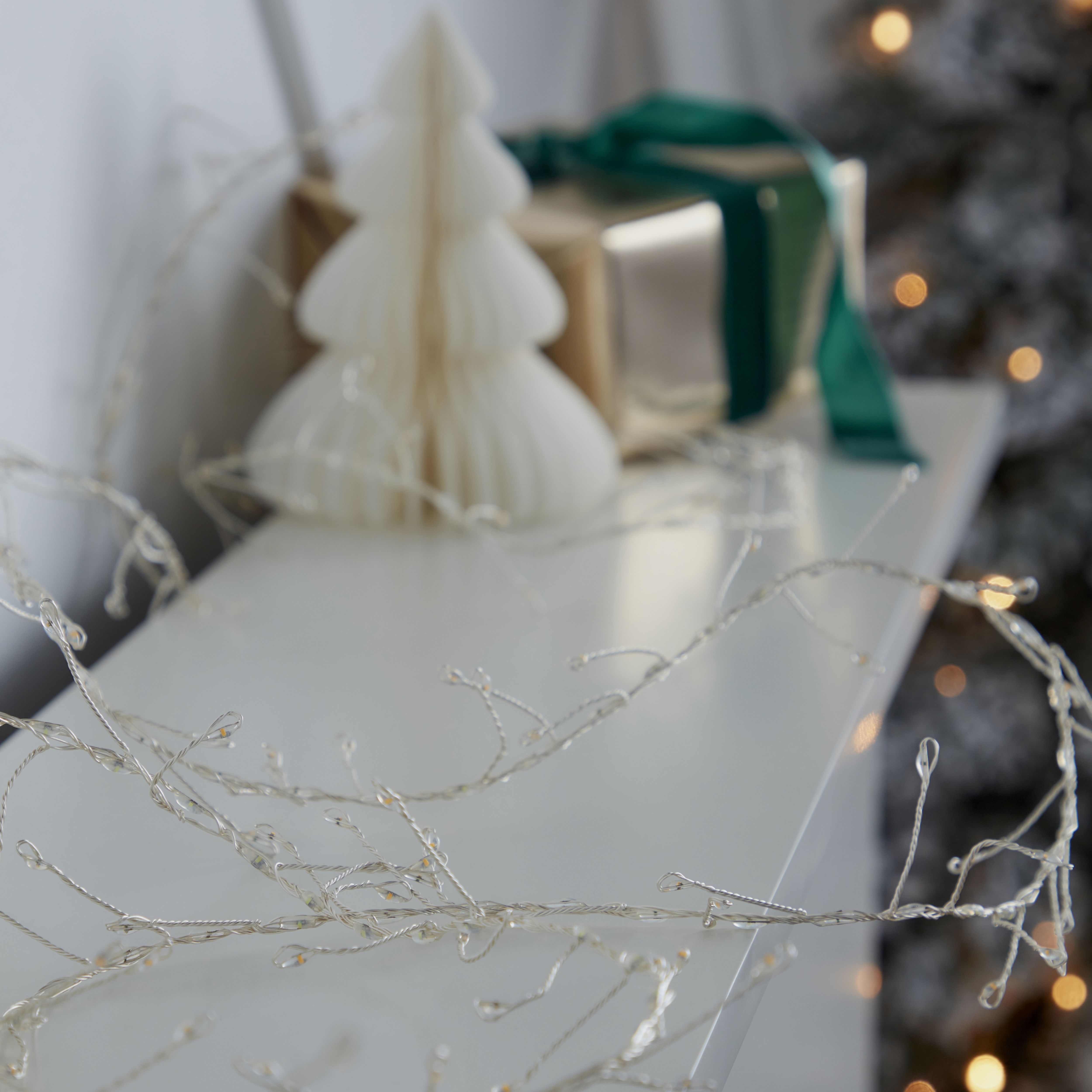 302 Multi White LED Cluster lights With timer function Clear cable