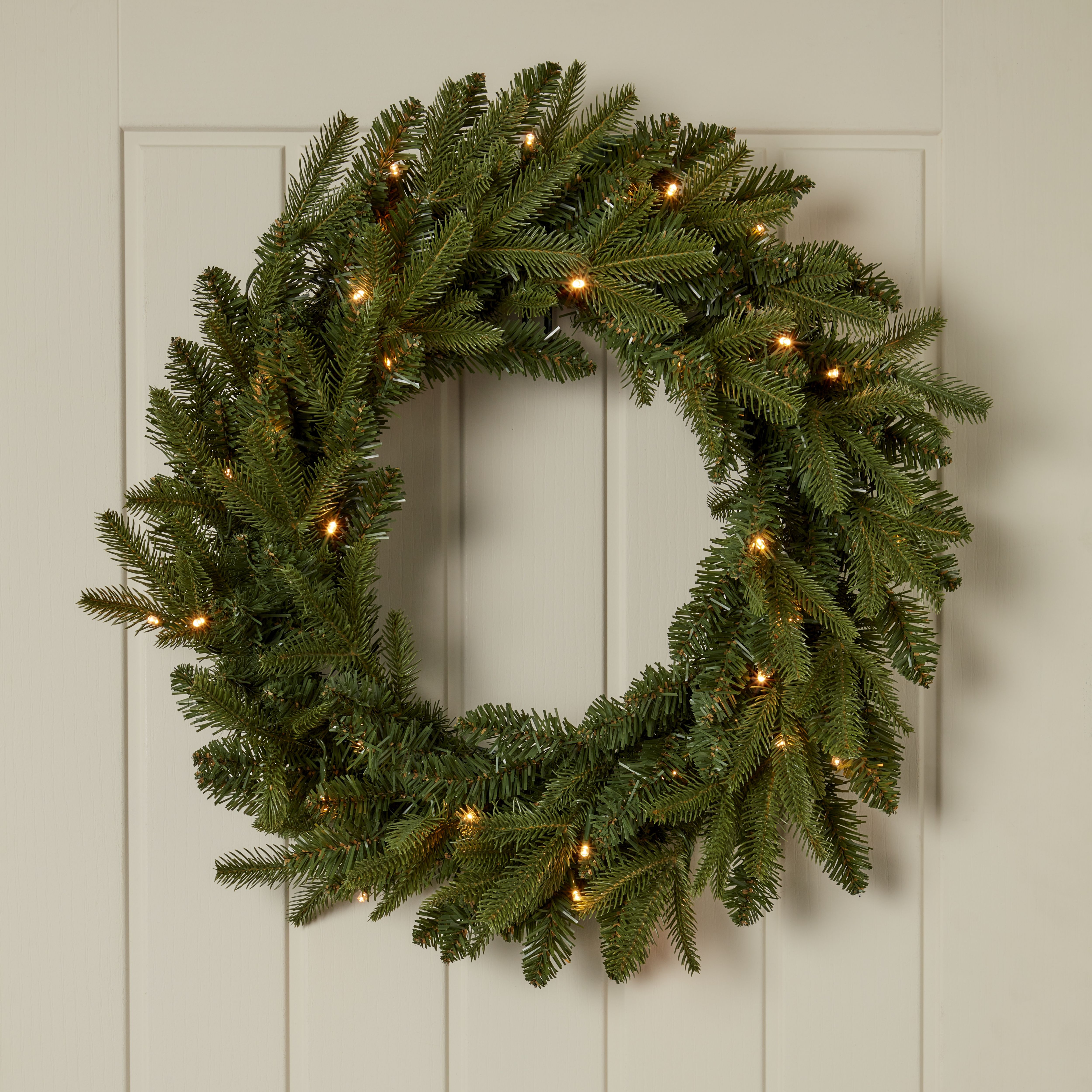 50cm Fraser Fir Natural Pre-lit Christmas wreath - Green
