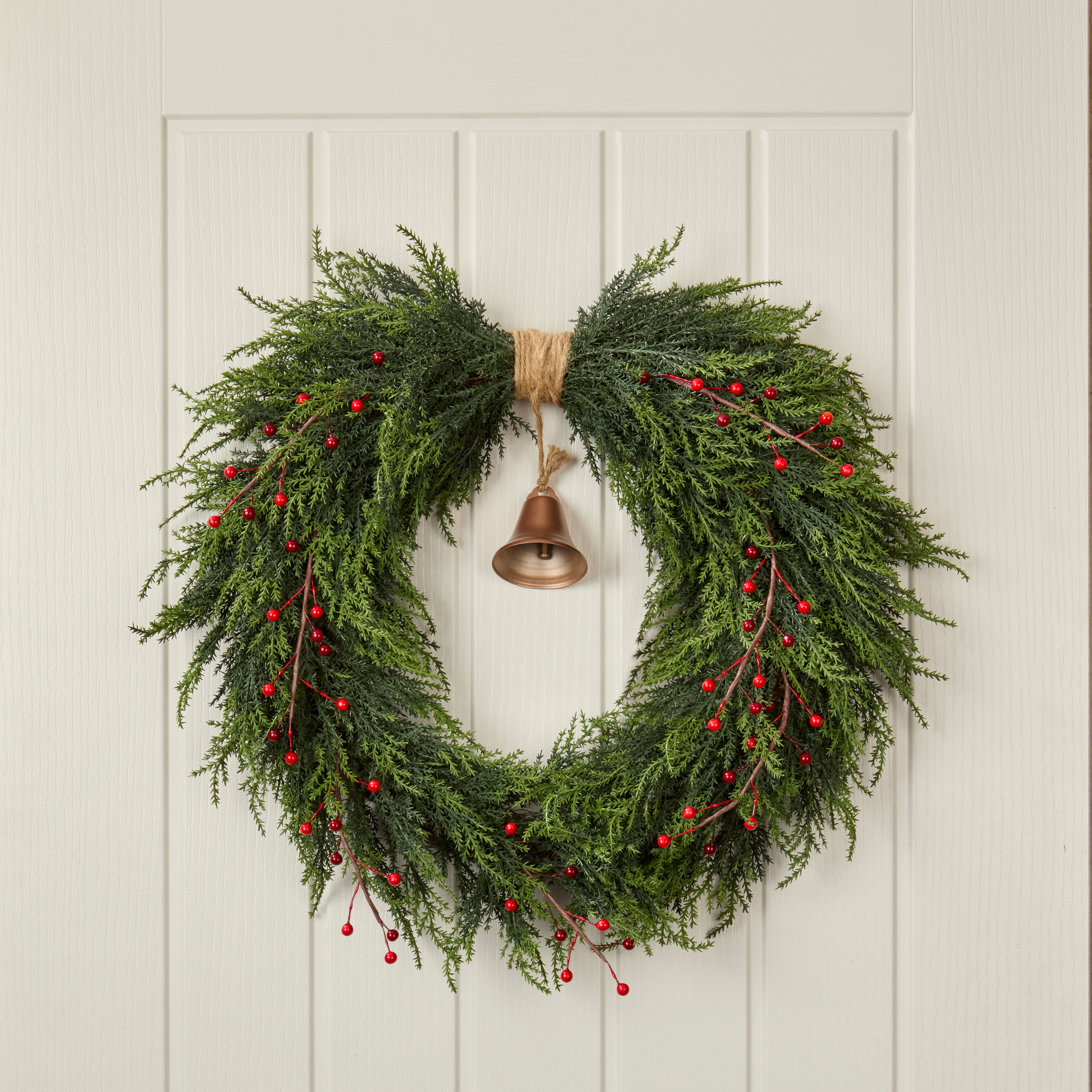 50cm Red berries & bell Christmas wreath - Green