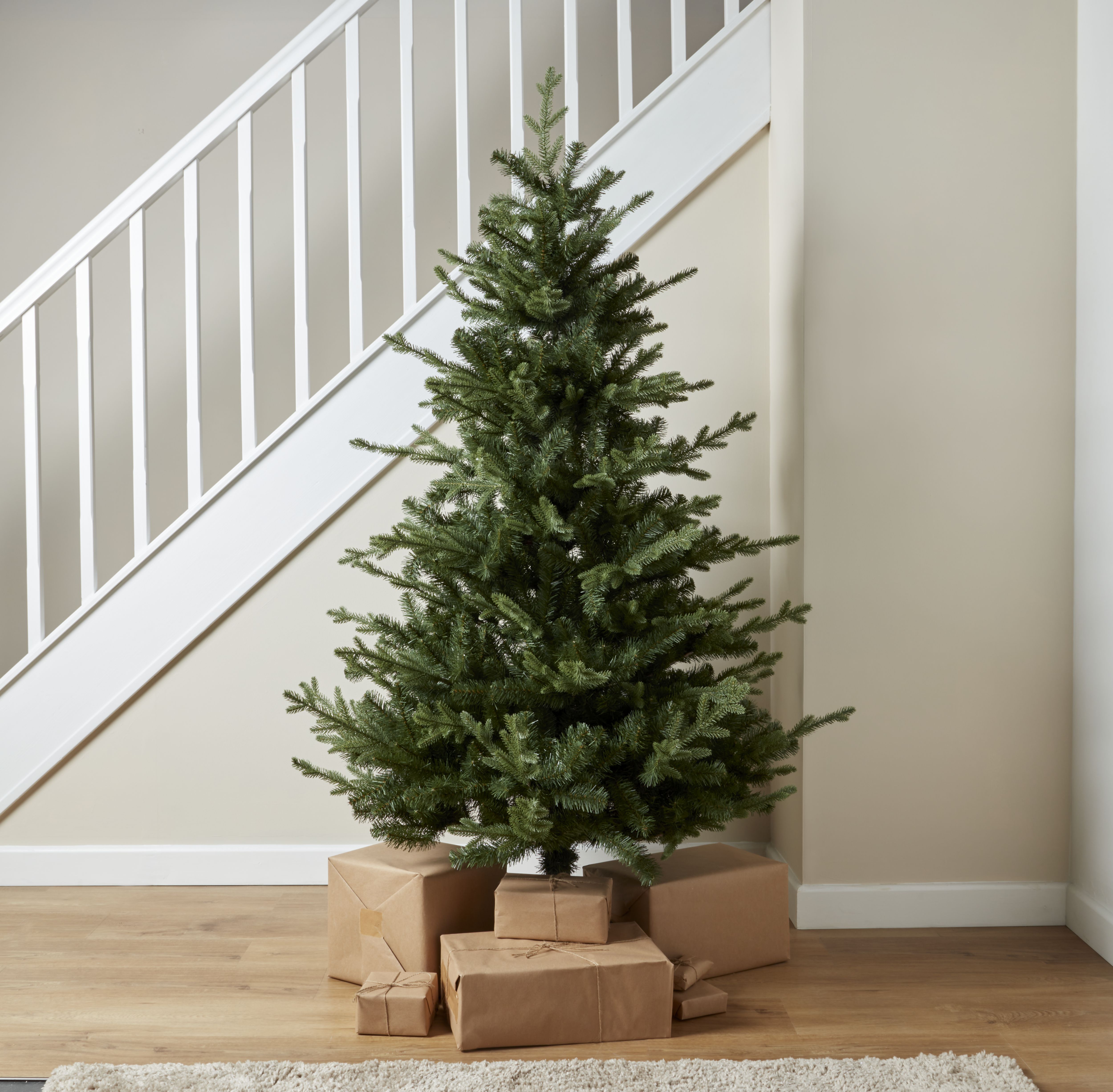 6ft Falera Natural Green Hinged Full Artificial Christmas tree DIY at B Q