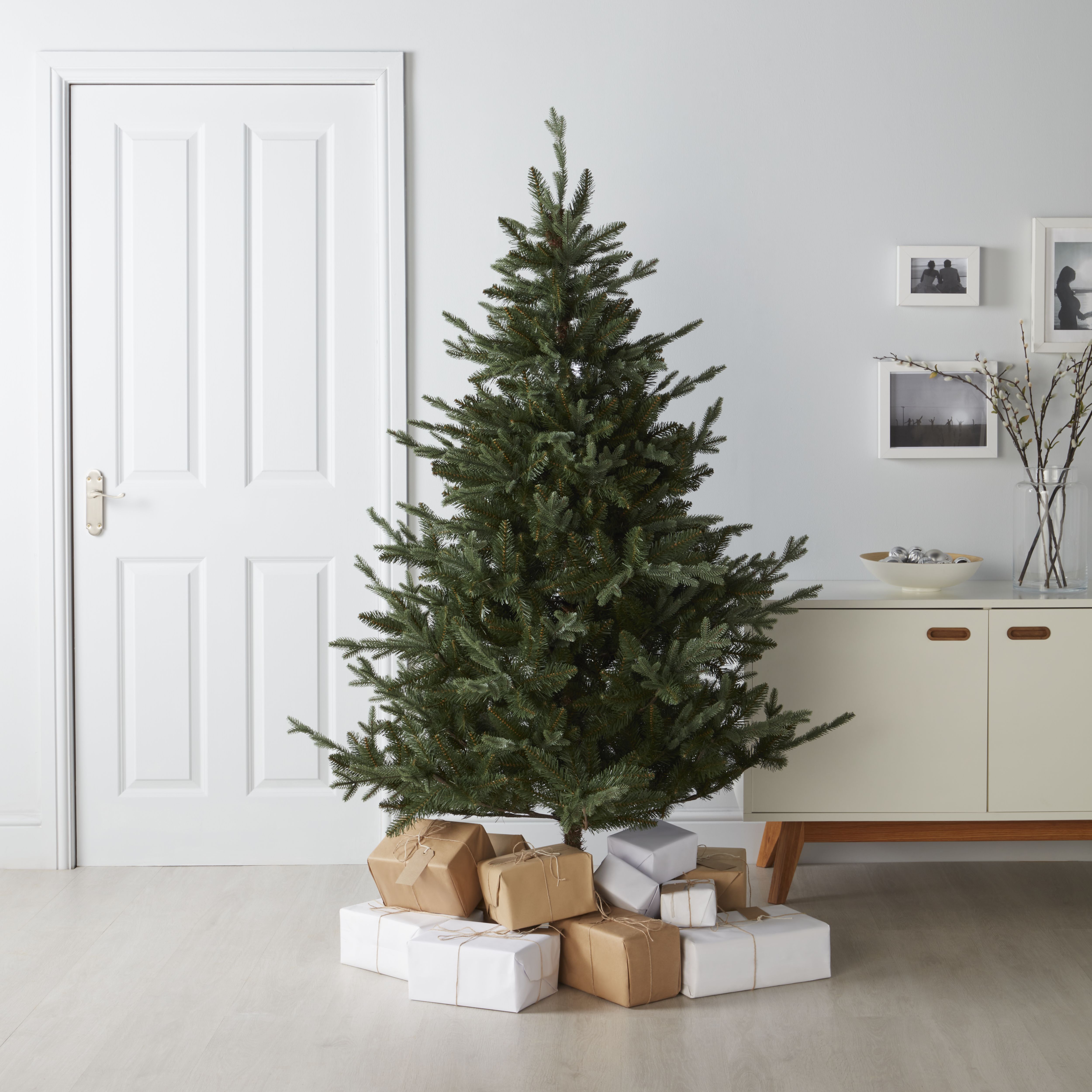 6ft Falera Natural looking Green Hinged Full Artificial Christmas tree