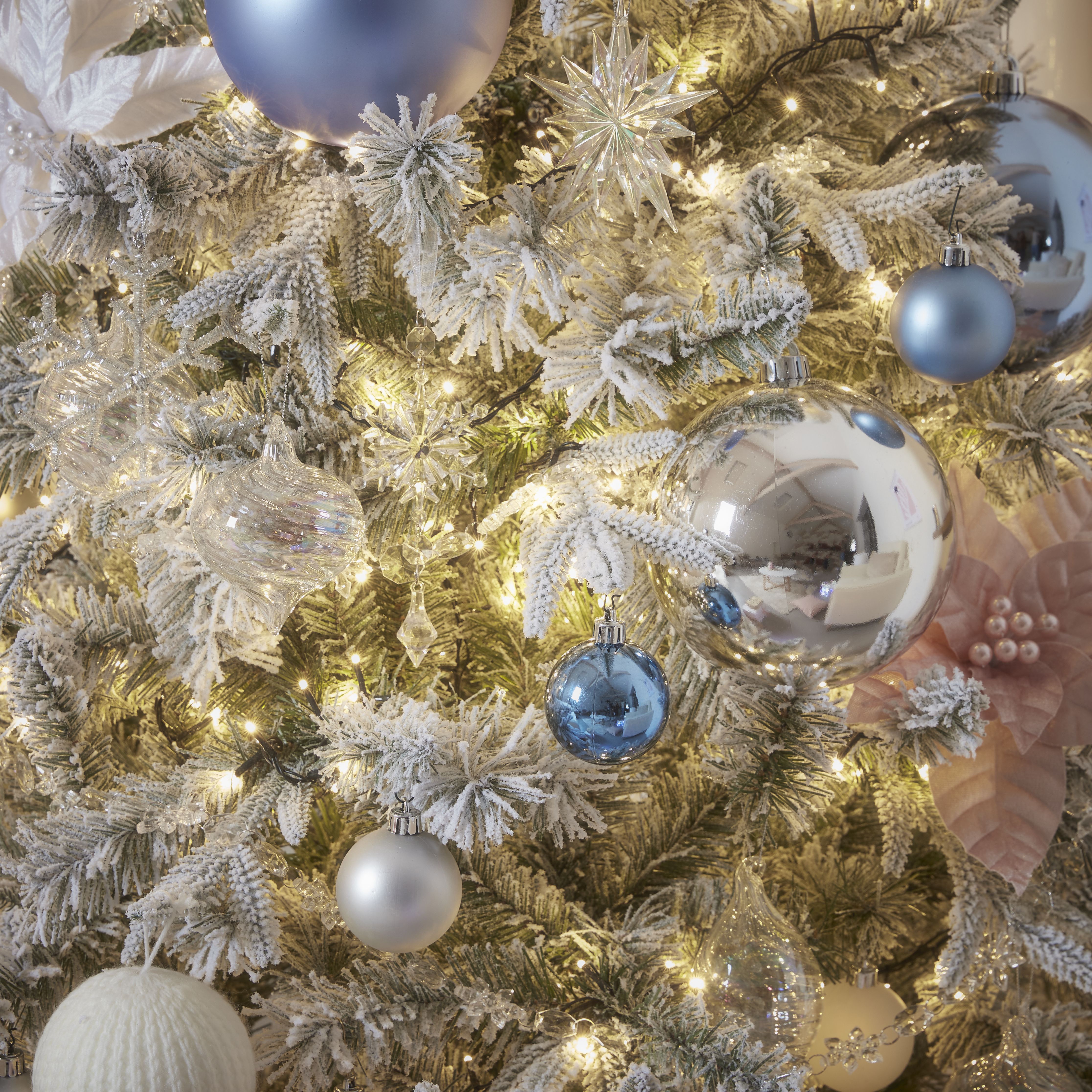 6ft Kabru Snowy Green Snow tipped effect Hinged Full Artificial ...