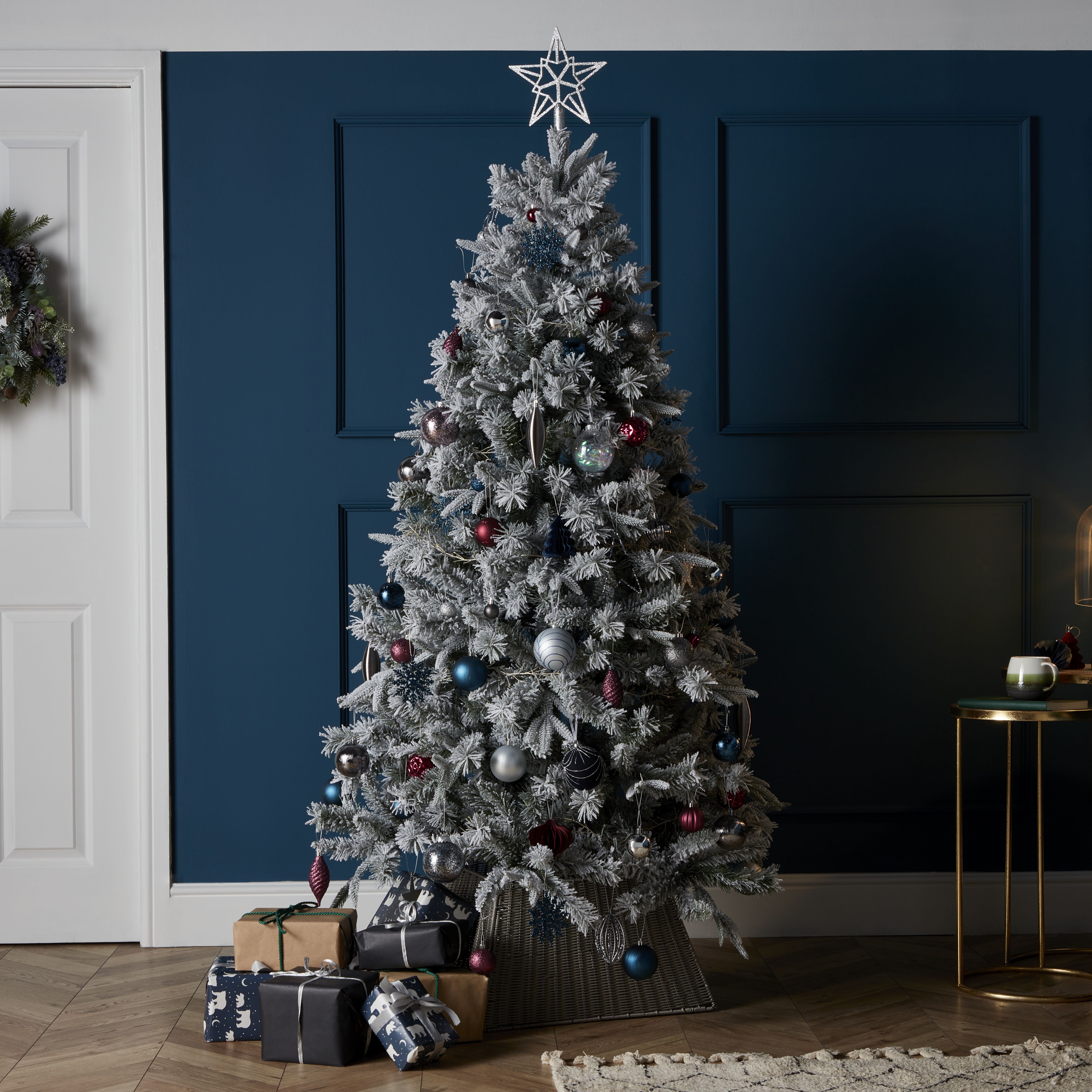 6ft Kabru Snowy Green Snow tipped effect Hinged Full Artificial ...