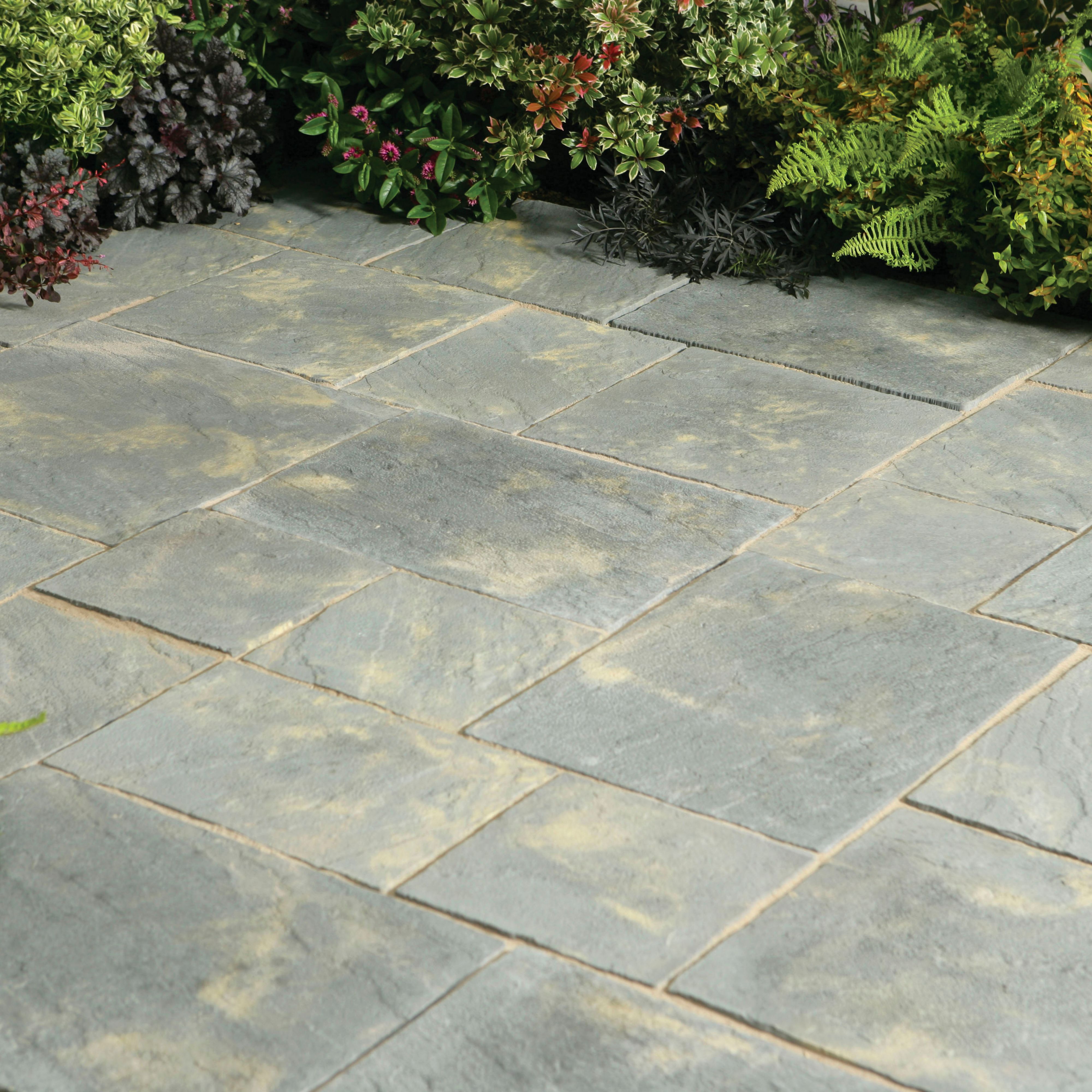 Abbey Antique Paving set 10.22m², Pack of 45 | DIY at B&Q