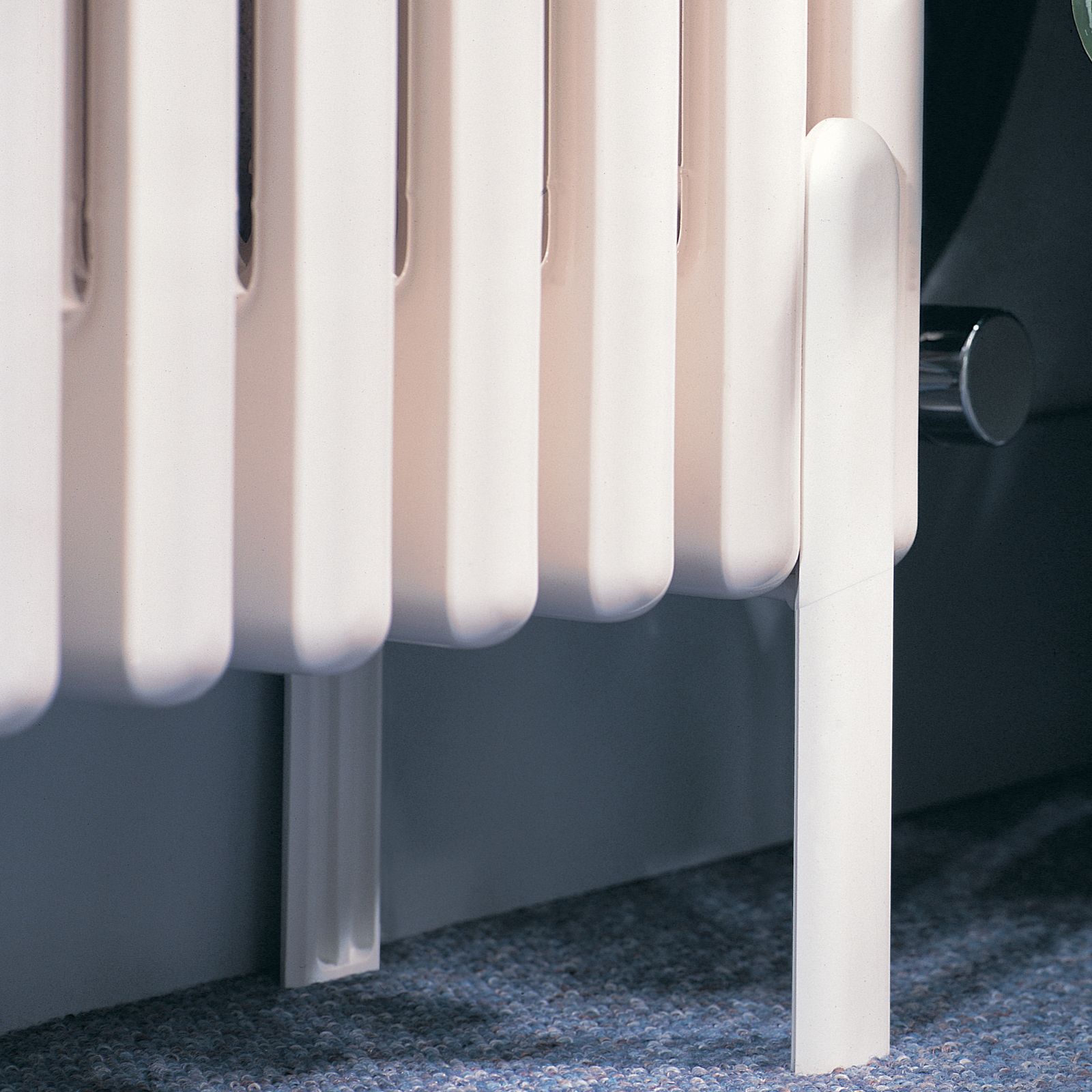 Acova Column Radiator floor support (H)100mm (W)136mm