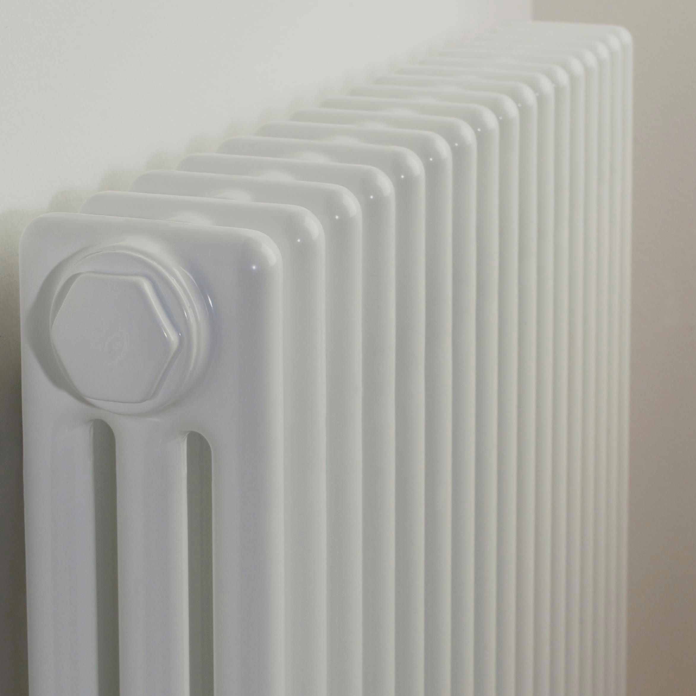 Acova White 3 Column Radiator, (W)628mm x (H)600mm | DIY at B&Q