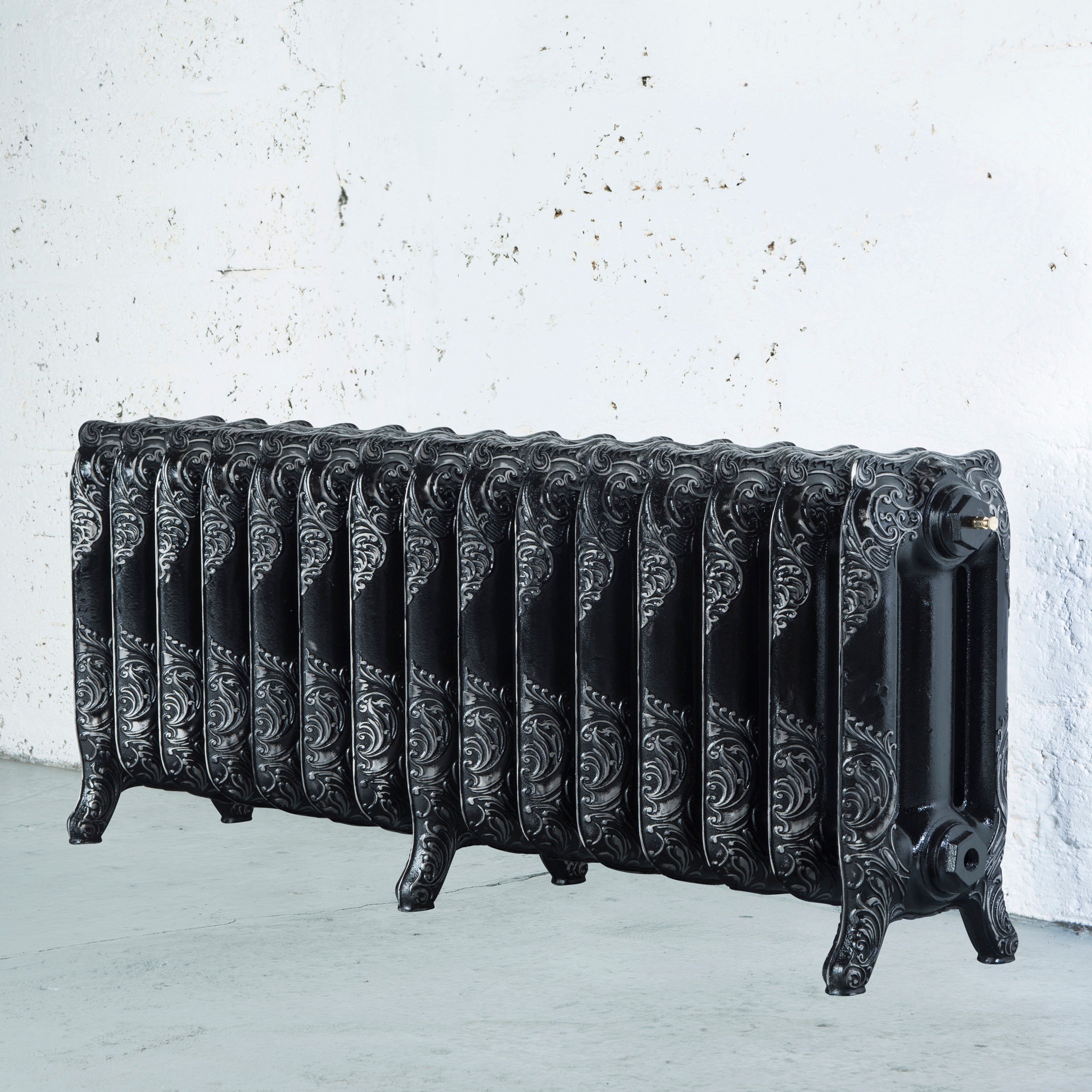 Arroll Montmartre Black & silver 3 Column Radiator, (W)1234mm x (H ...