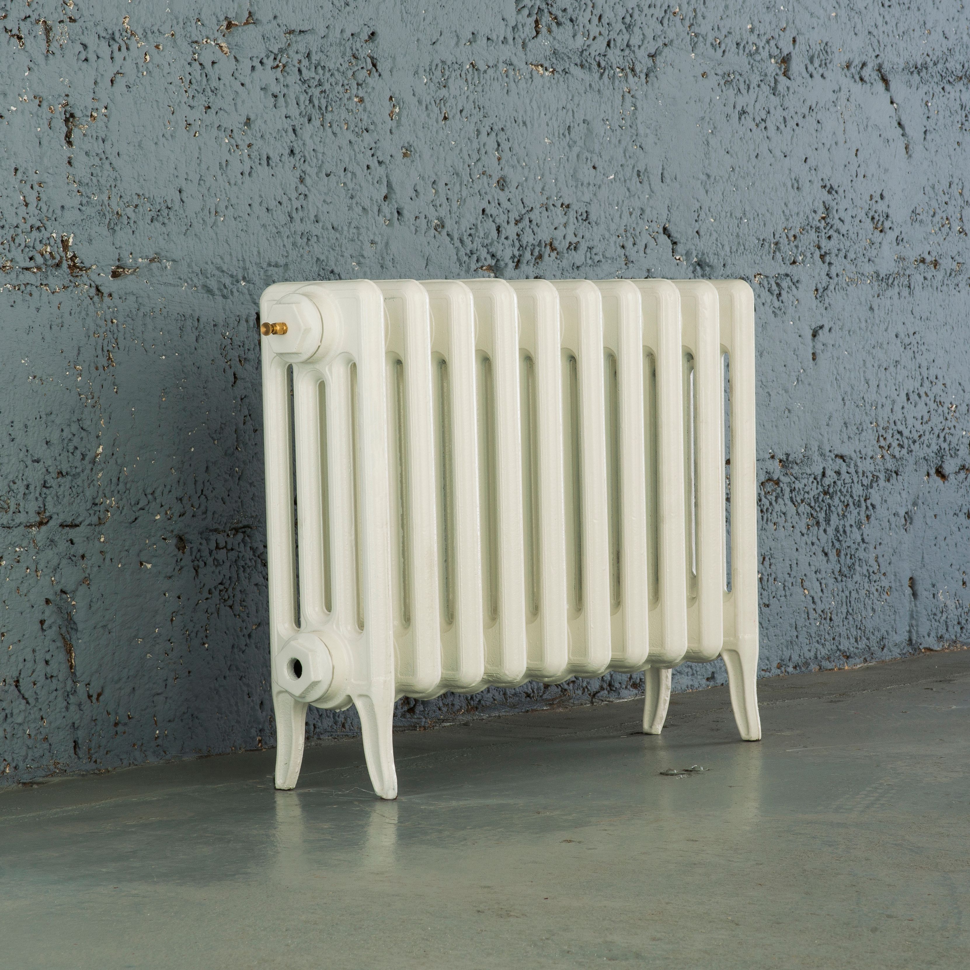 Arroll Neo-Classic White 4 Column Radiator, (W)634mm x (H)460mm