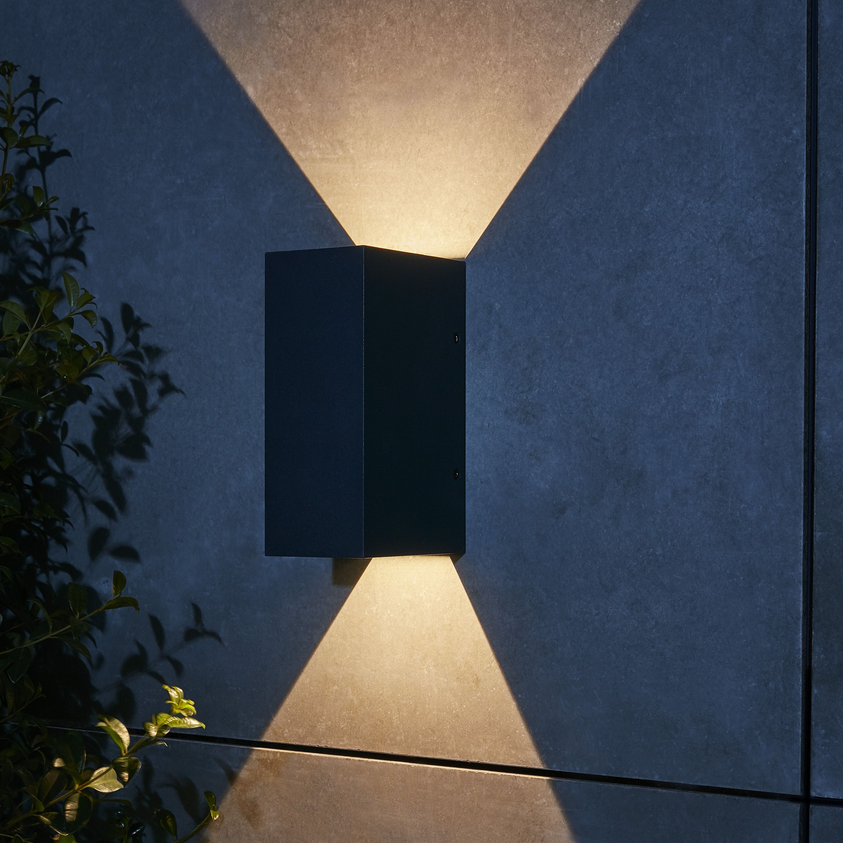 Blooma Edna Matt Charcoal grey Mains-powered LED Outdoor Wall light 712lm