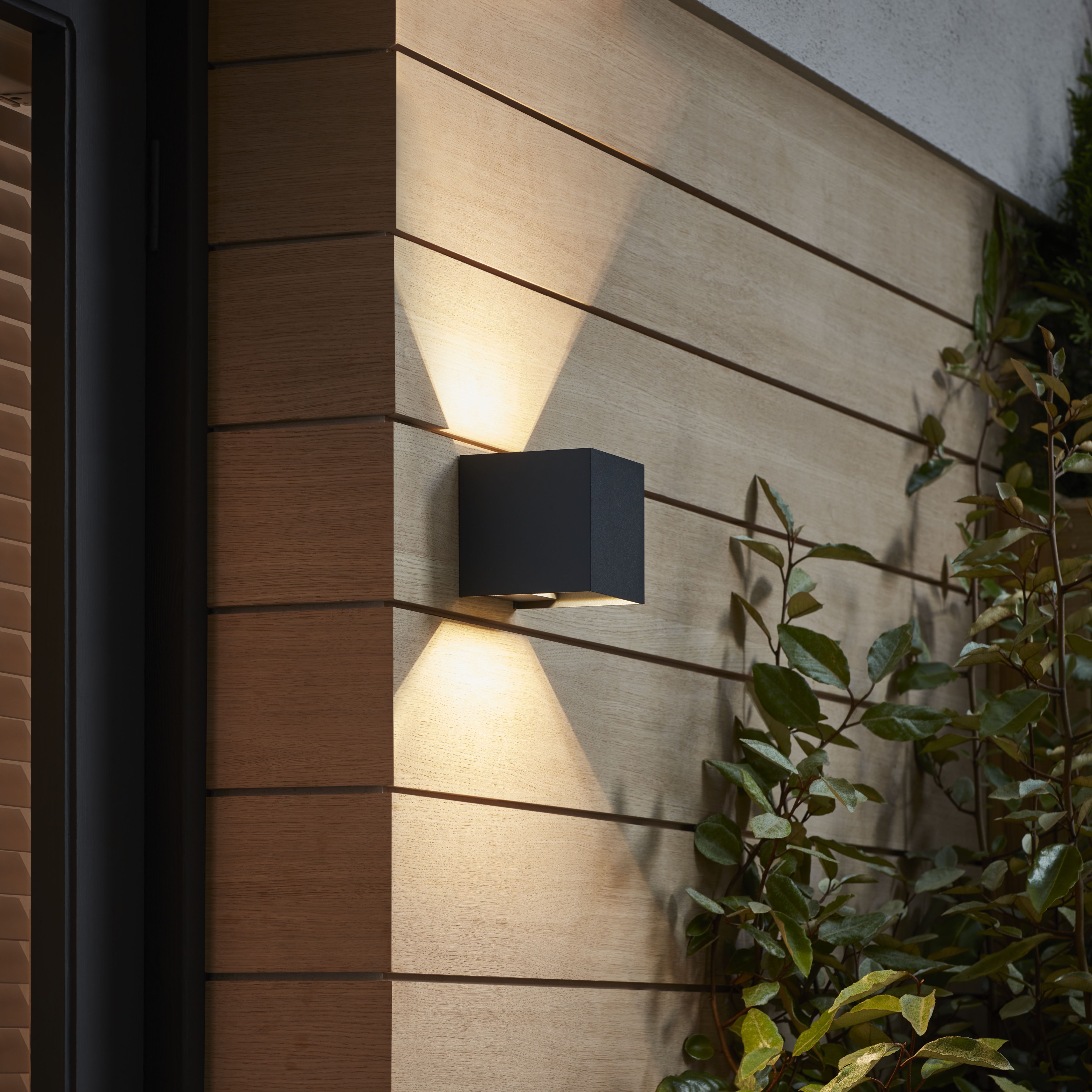 Blooma Edna Matt Charcoal grey Mains-powered LED Outdoor Wall light 814lm