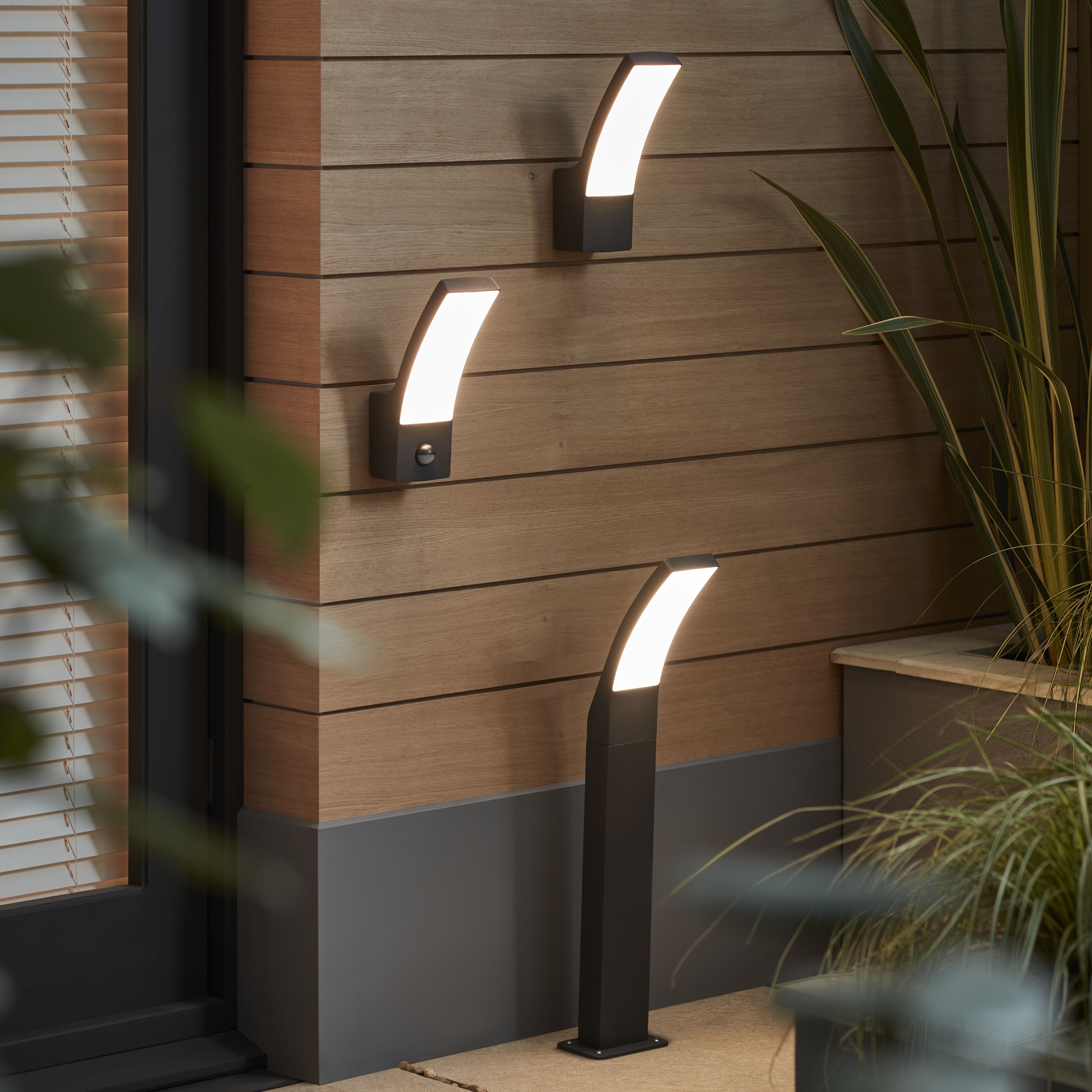 Blooma Gambell Matt Charcoal grey Mains-powered LED Outdoor Wall light ...