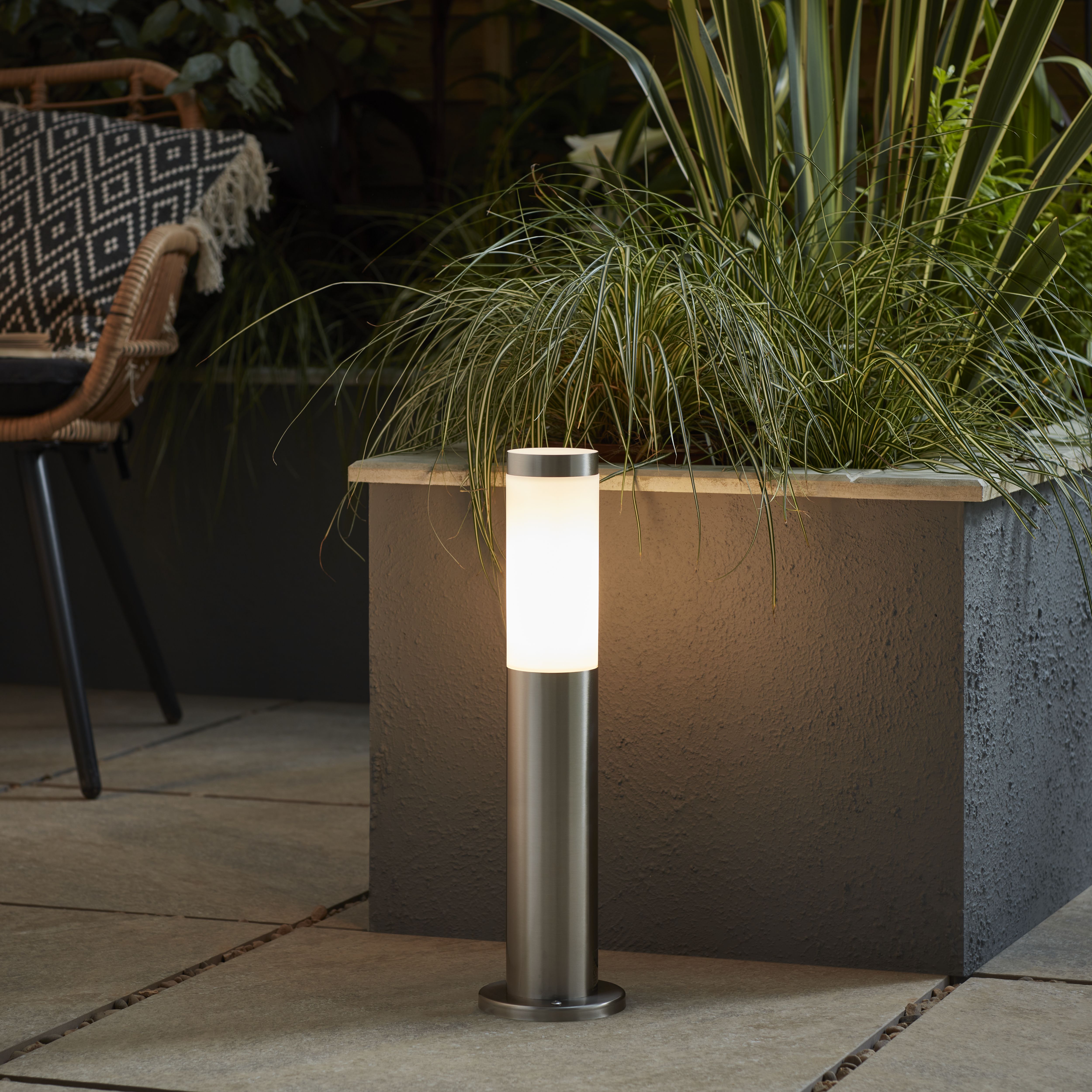 Blooma Hollis Silver effect Mains-powered 1 lamp Halogen Post light (H ...