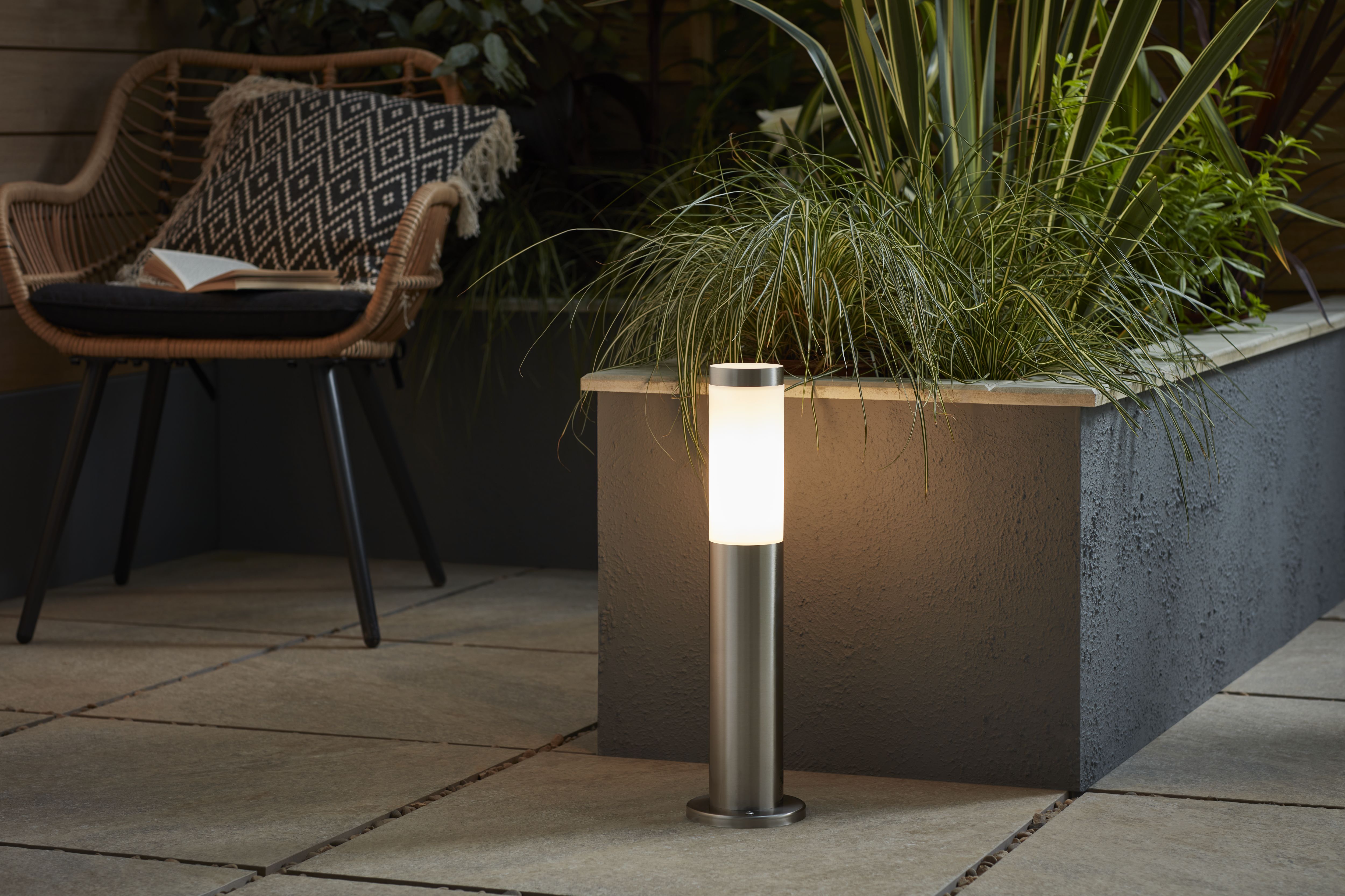 Blooma Hollis Silver effect Mains-powered 1 lamp Halogen Post light (H ...