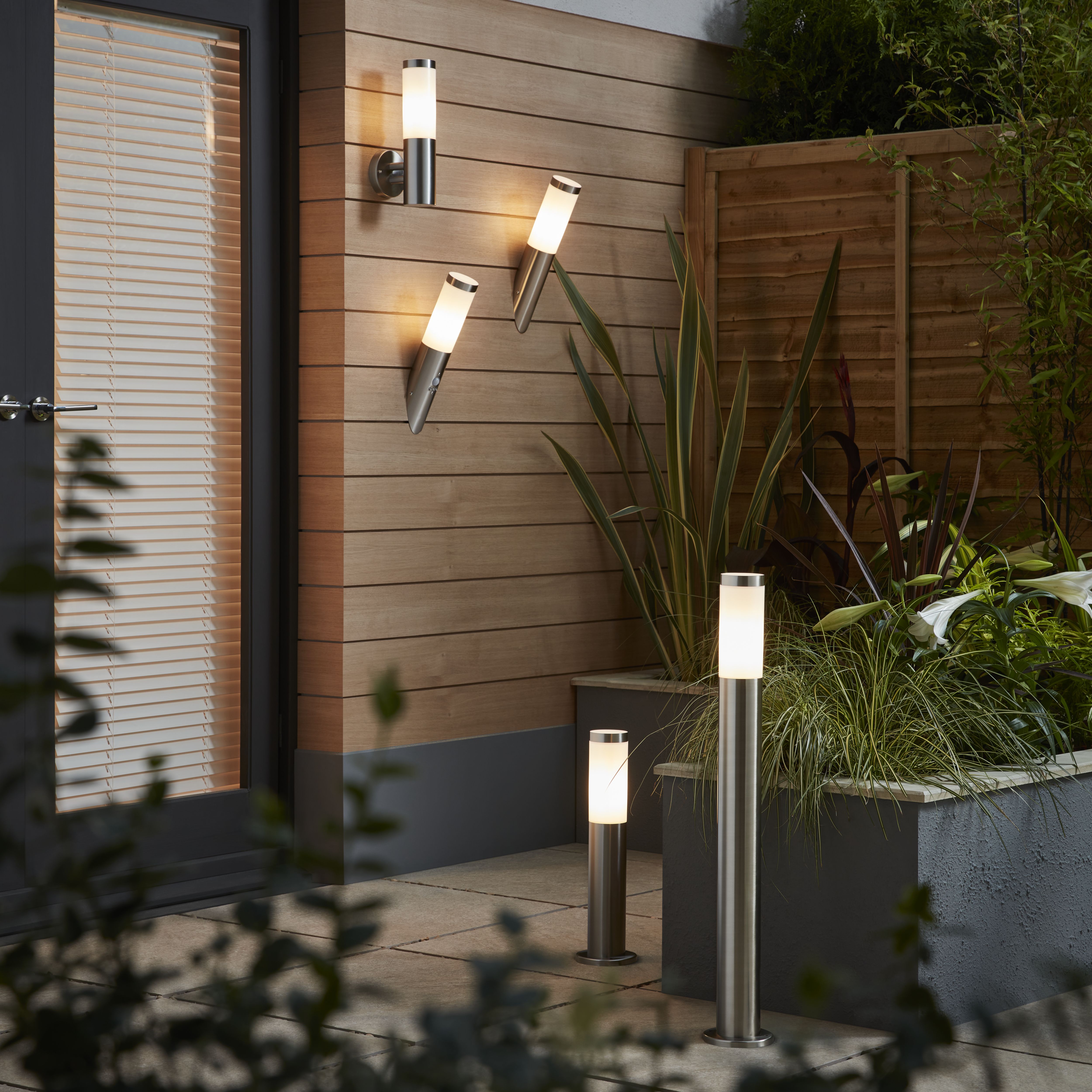 Blooma Hollis Silver effect Mains-powered Halogen Outdoor Tube Wall ...
