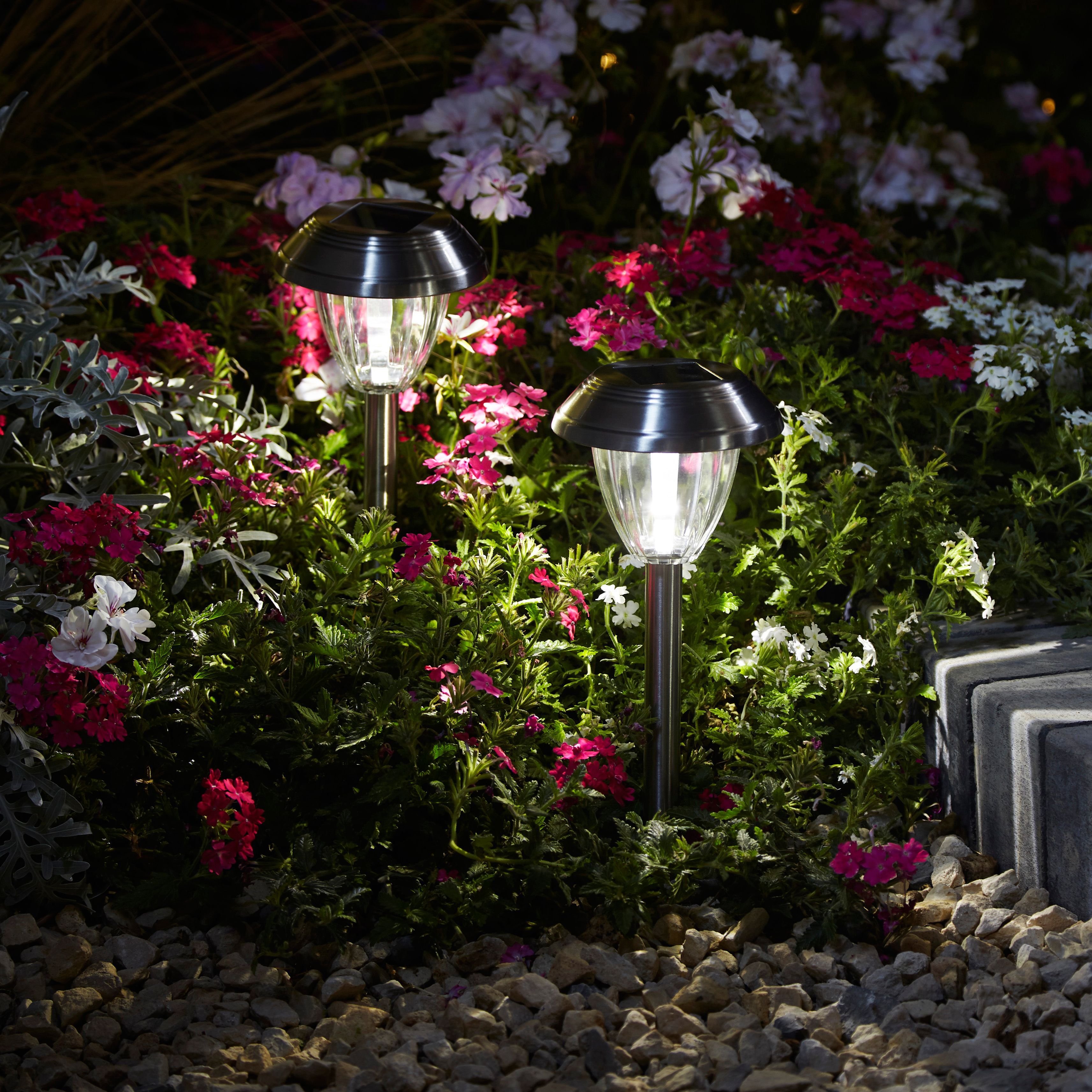 Blooma Kitmat Polished Chromé Silver effect Solar-powered LED Outdoor ...