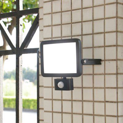 Blooma Telemon LED Outdoor Security light