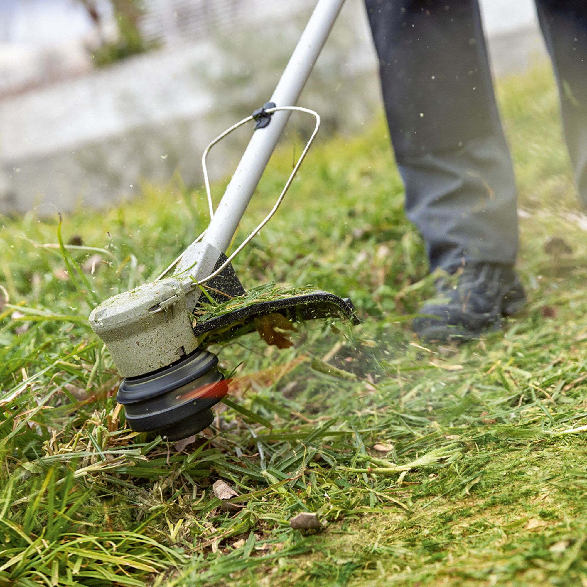Bosch Professional 18V Cordless Grass trimmer (Bare Tool) - GRT 18V-33