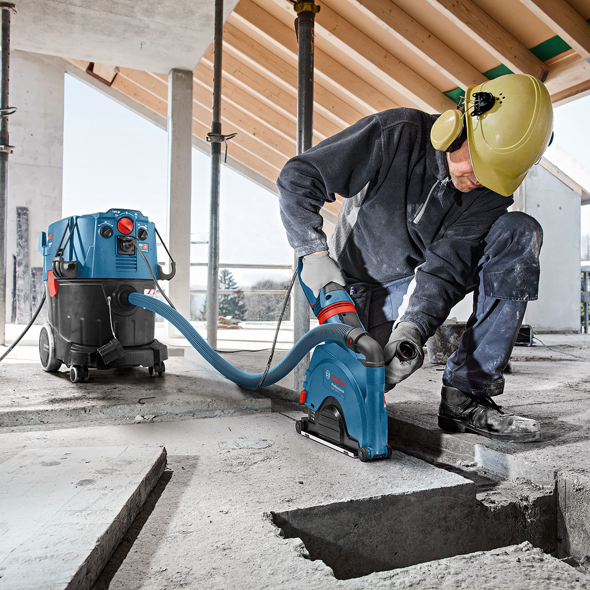 Bosch Professional 240V Corded Dust extractor GAS 35 M AFC, 35L