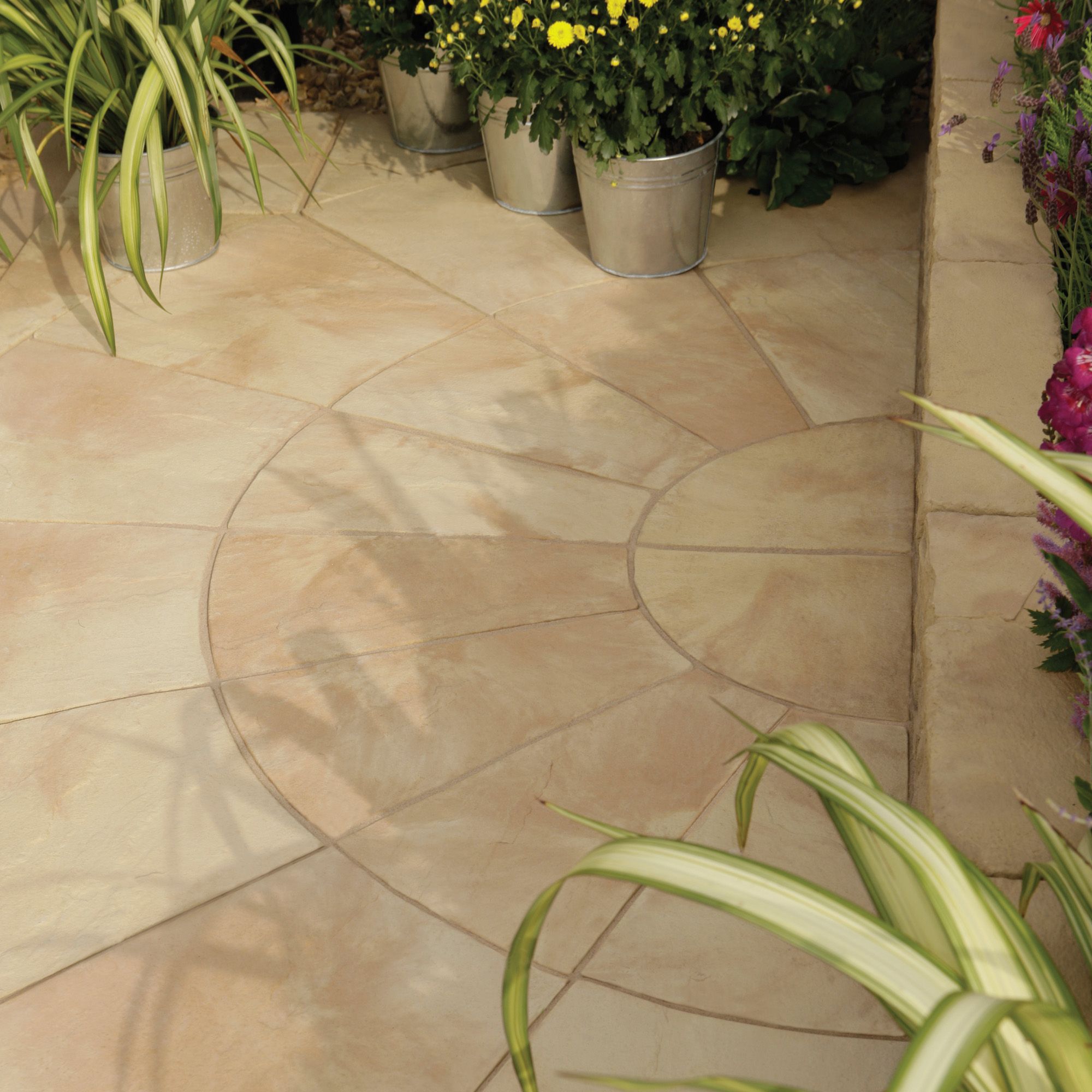 Bradstone Old riven Autumn bronze Reconstituted stone Paving set, 4.52m²