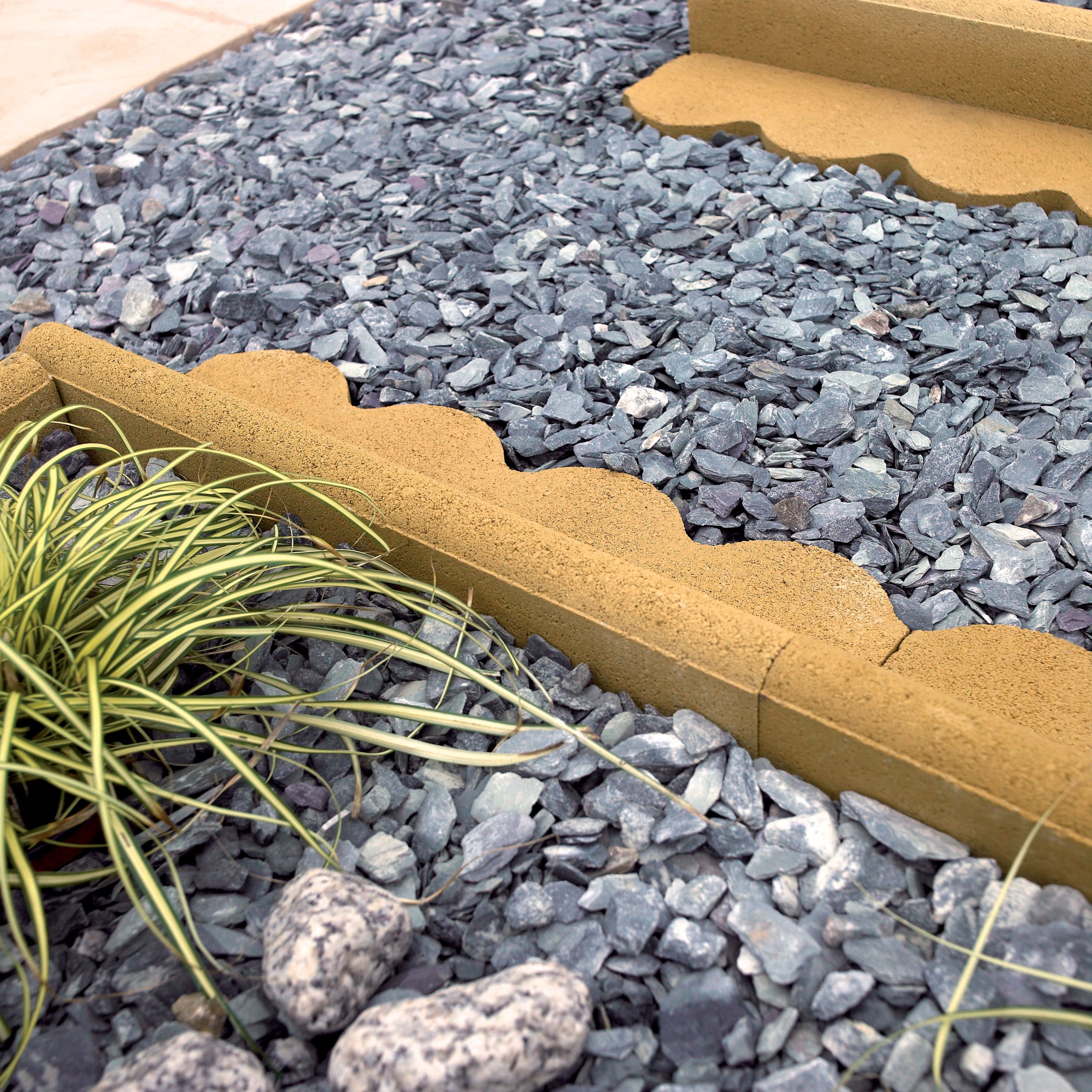 Bradstone Traditional Scalloped Buff Paving edging (H)150mm (T)50mm ...