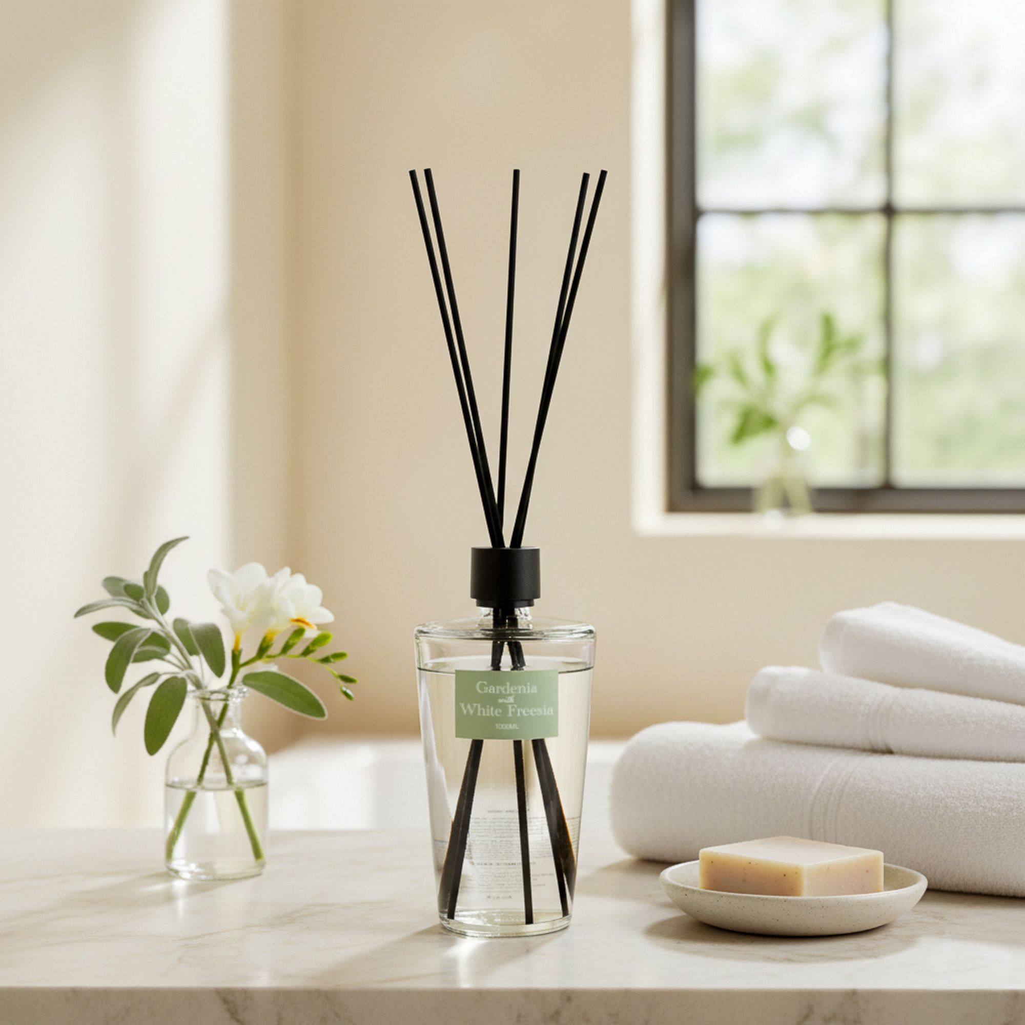 Candlelight Green XXL Gardenia & White Freesia Reed diffuser, 1000ml