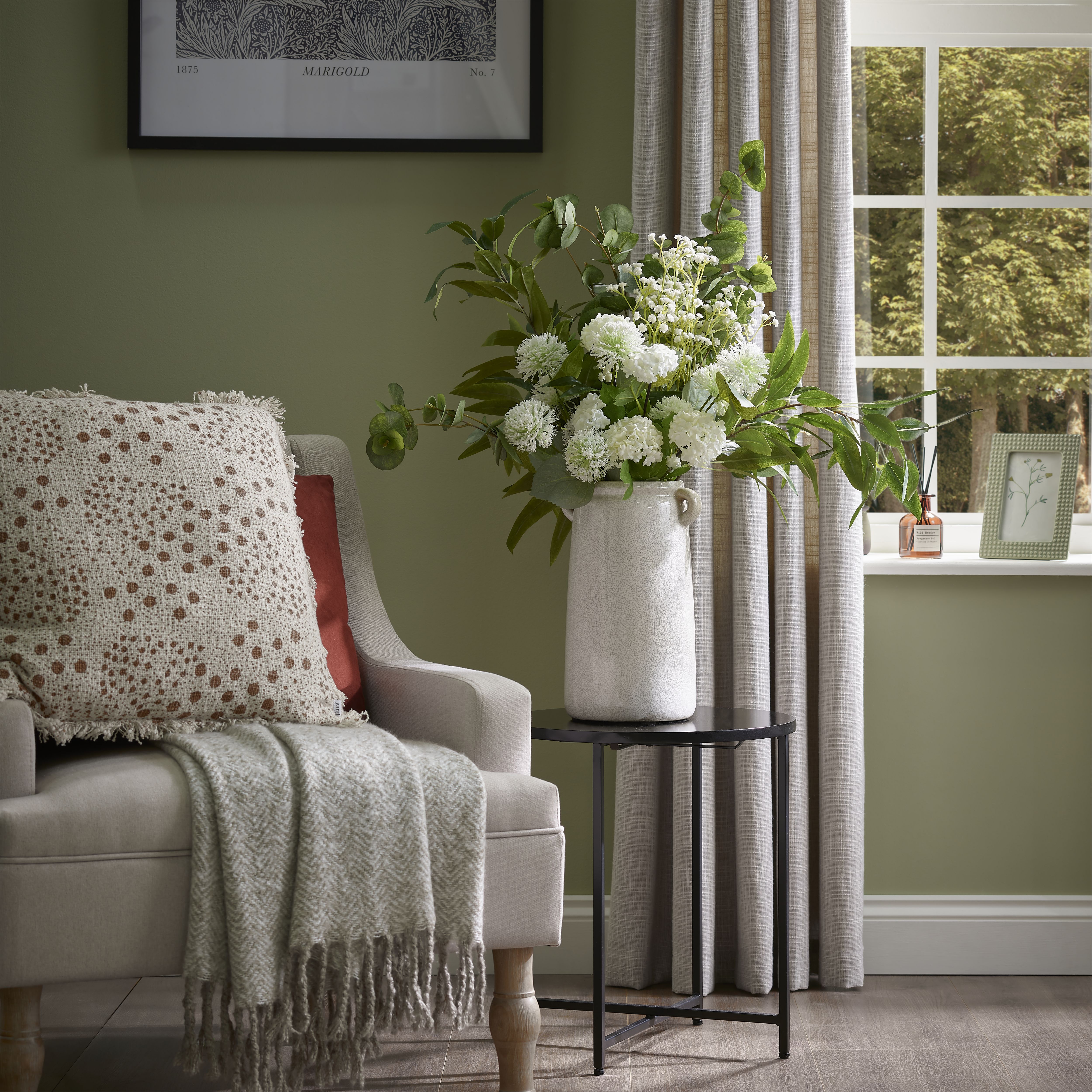 Candlelight Medium Cream Gloss Ceramic Urn Vase, (H)32.5cm (D)18cm