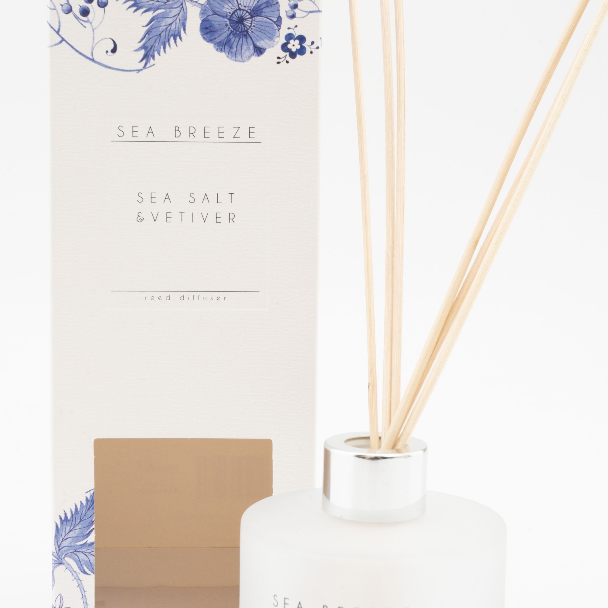Candlelight White & Blue Sea Salt & Vetiver Reed diffuser, 150ml
