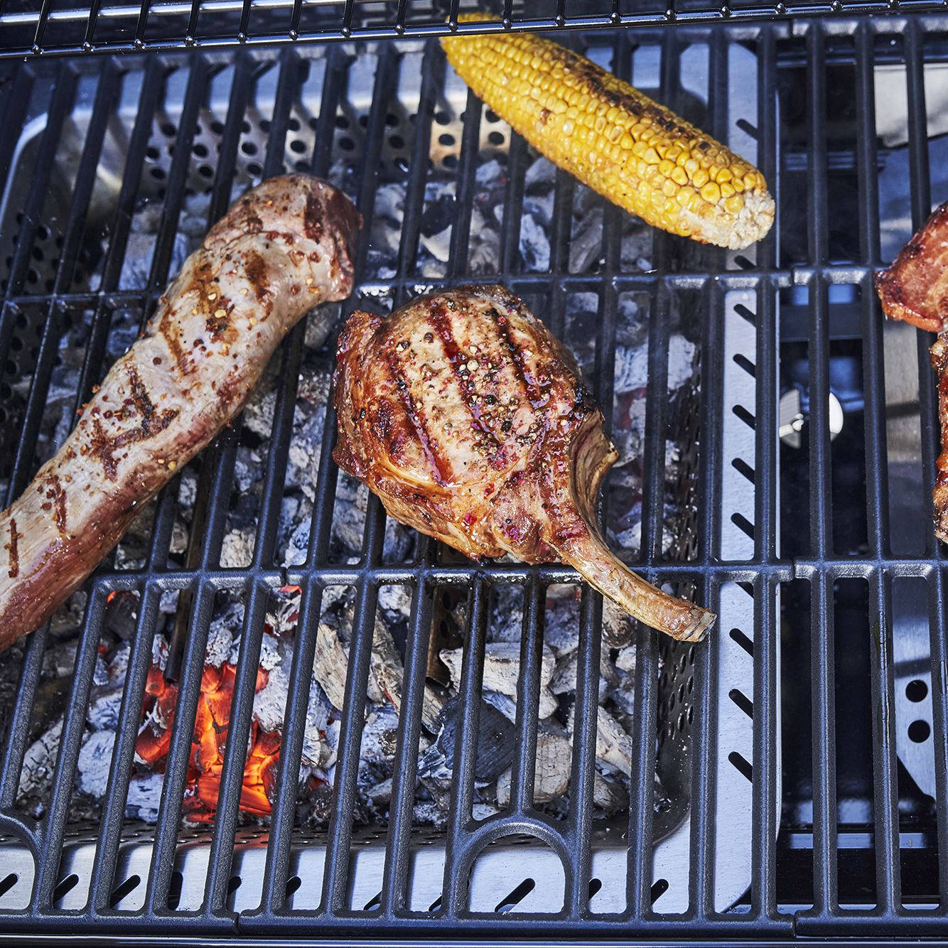 Char-Broil Gas2Coal 2.0 Black 4 burner Gas Hybrid BBQ