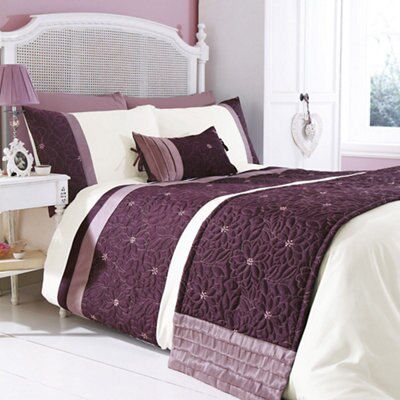 Chartwell Amy Floral Plum & white Double Bedding set | DIY at B&Q