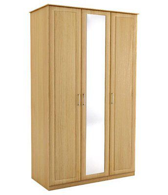 Chasewood Oak effect Triple Wardrobe (H)2250mm (W)1350mm (D)580mm