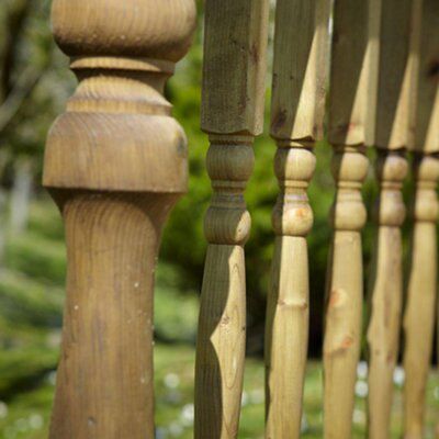 Colonial Green Softwood Deck spindle (L)0.03m (W)32mm (T)32mm