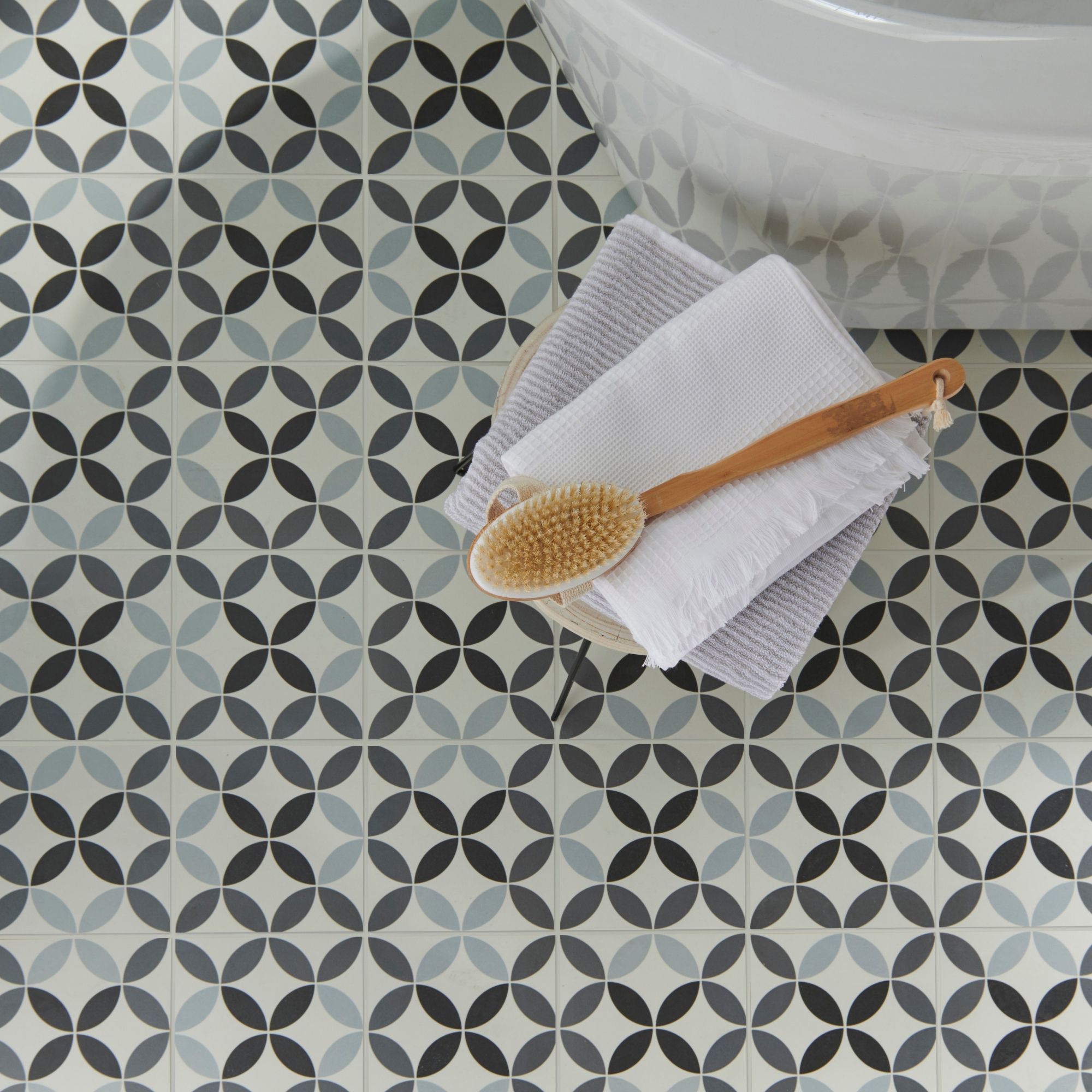 Colours Hydrolic Black & white Matt Circle Cement tile effect Porcelain ...