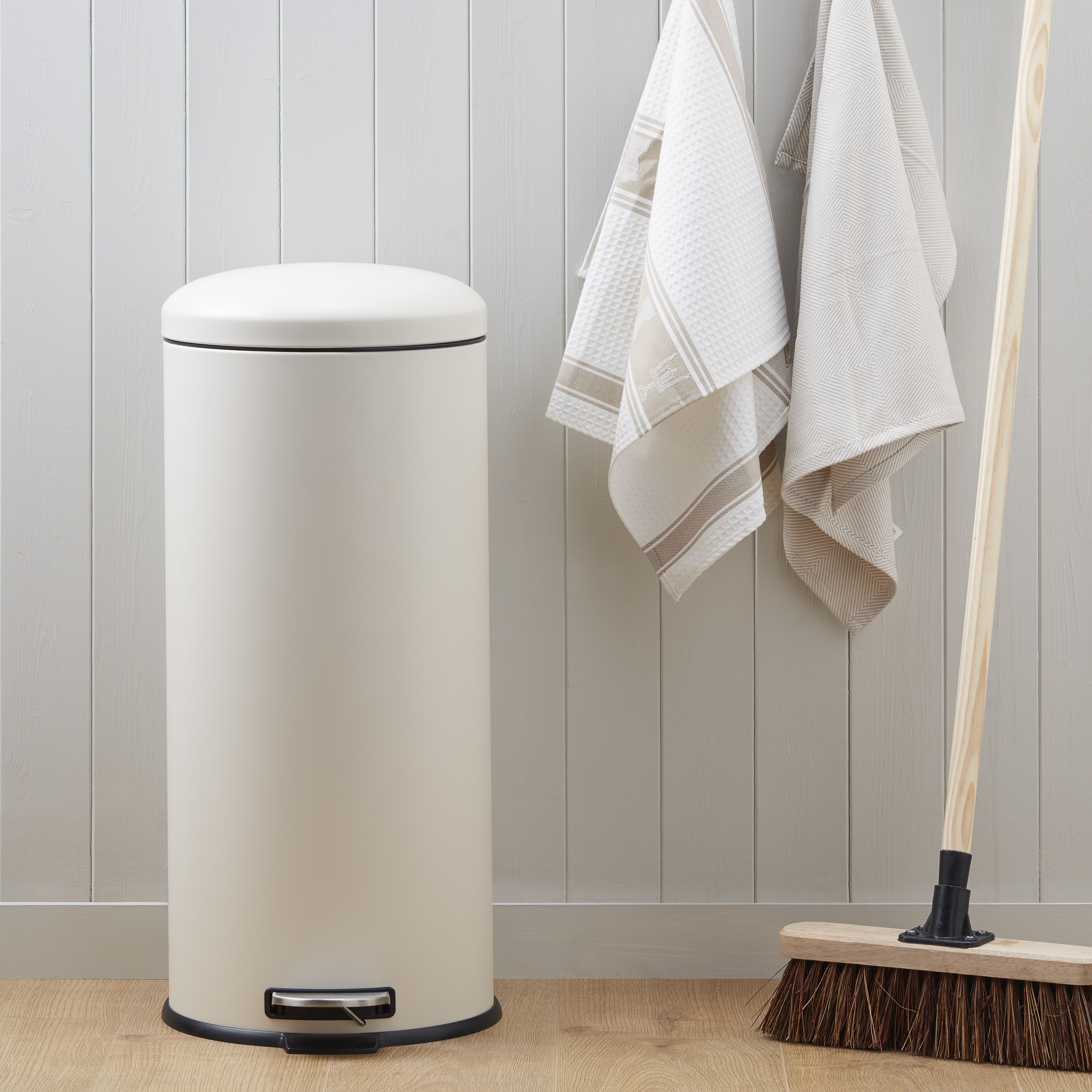 Cooke & Lewis Tupelo Pedal Cream Metal Round Bin - 30L