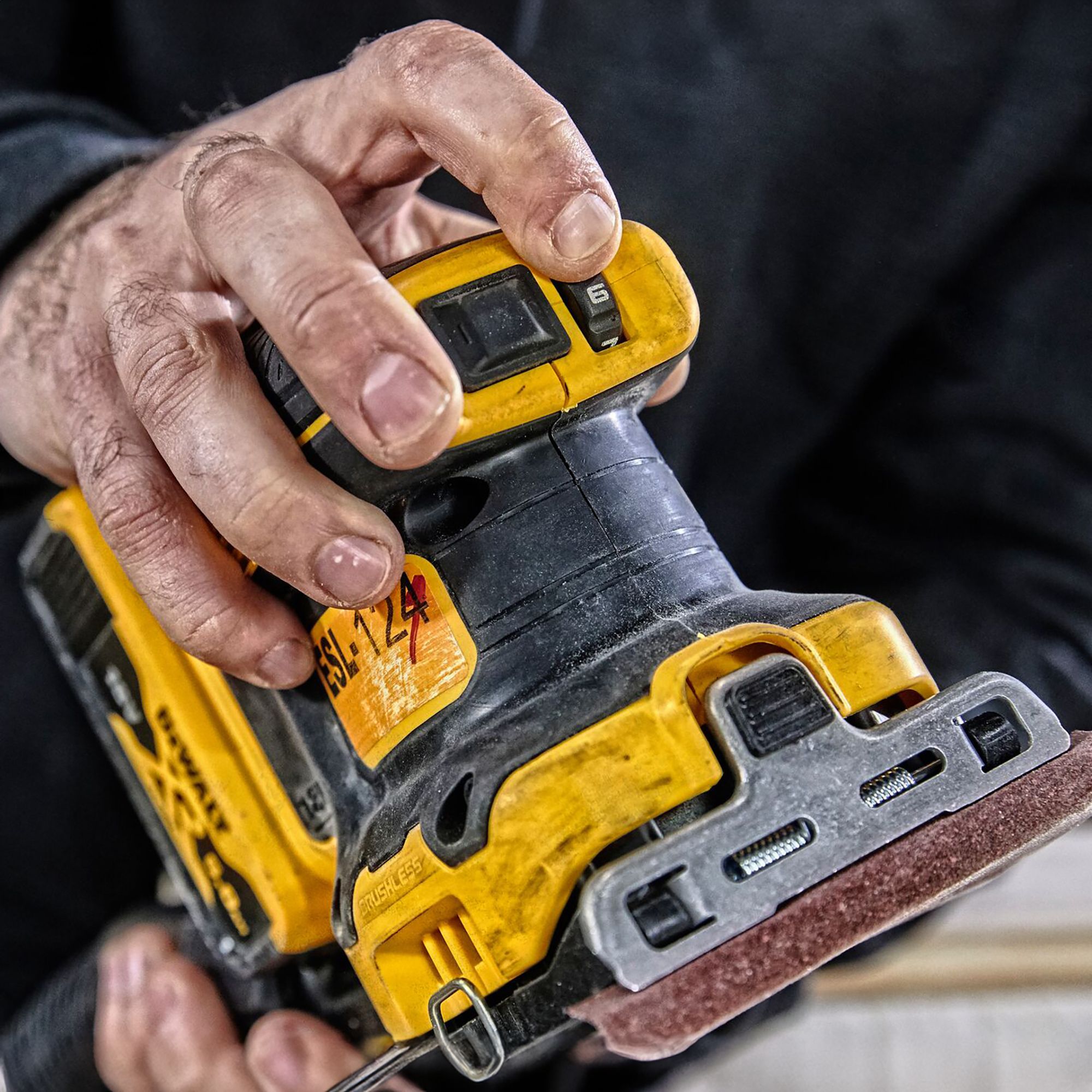 DeWalt 18V XR Cordless 1/4 sheet sander (Bare Tool) - DCW200N-XJ