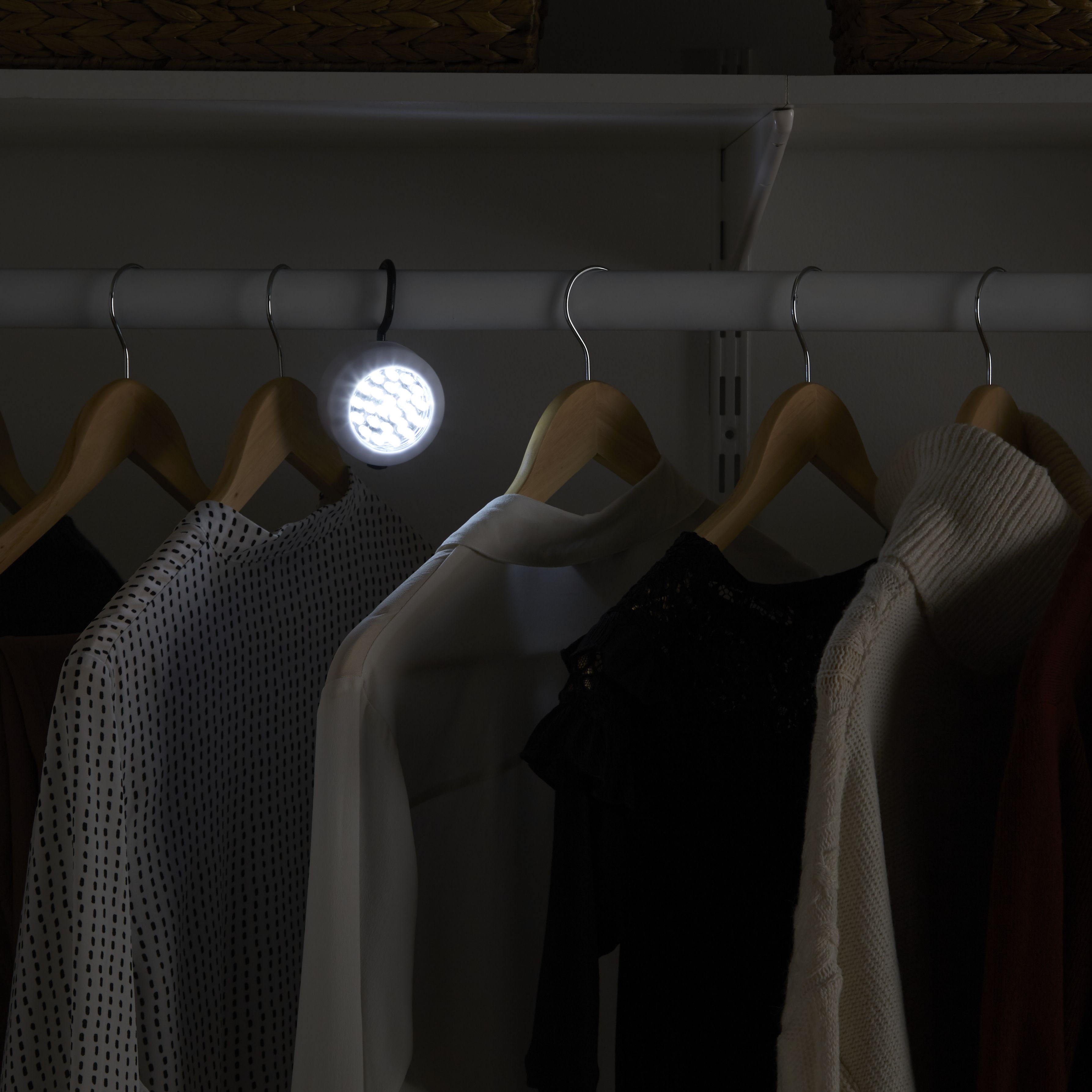 Diall Battery-powered LED Work light 1.5V 68lm | DIY at B&Q