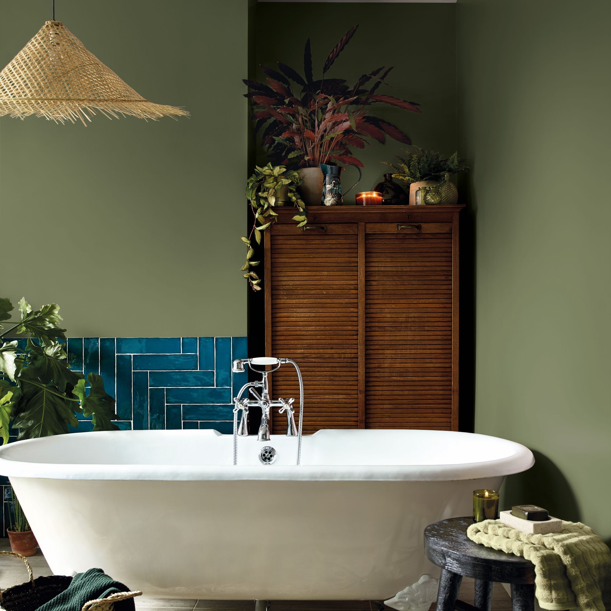 Dulux Easycare Bathroom Guild Green Soft sheen Wall & ceiling Emulsion ...