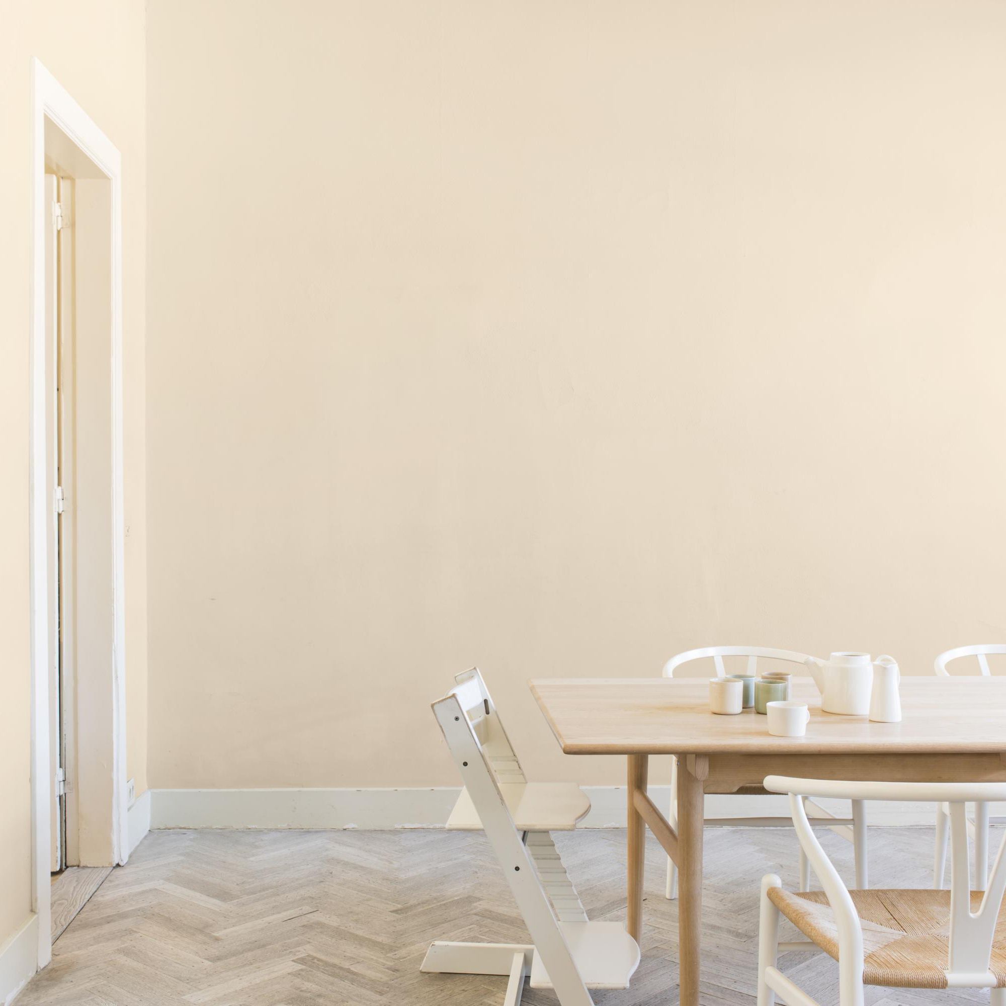 Dulux Walls & ceilings Magnolia Matt Wall & ceiling Emulsion paint, 5L