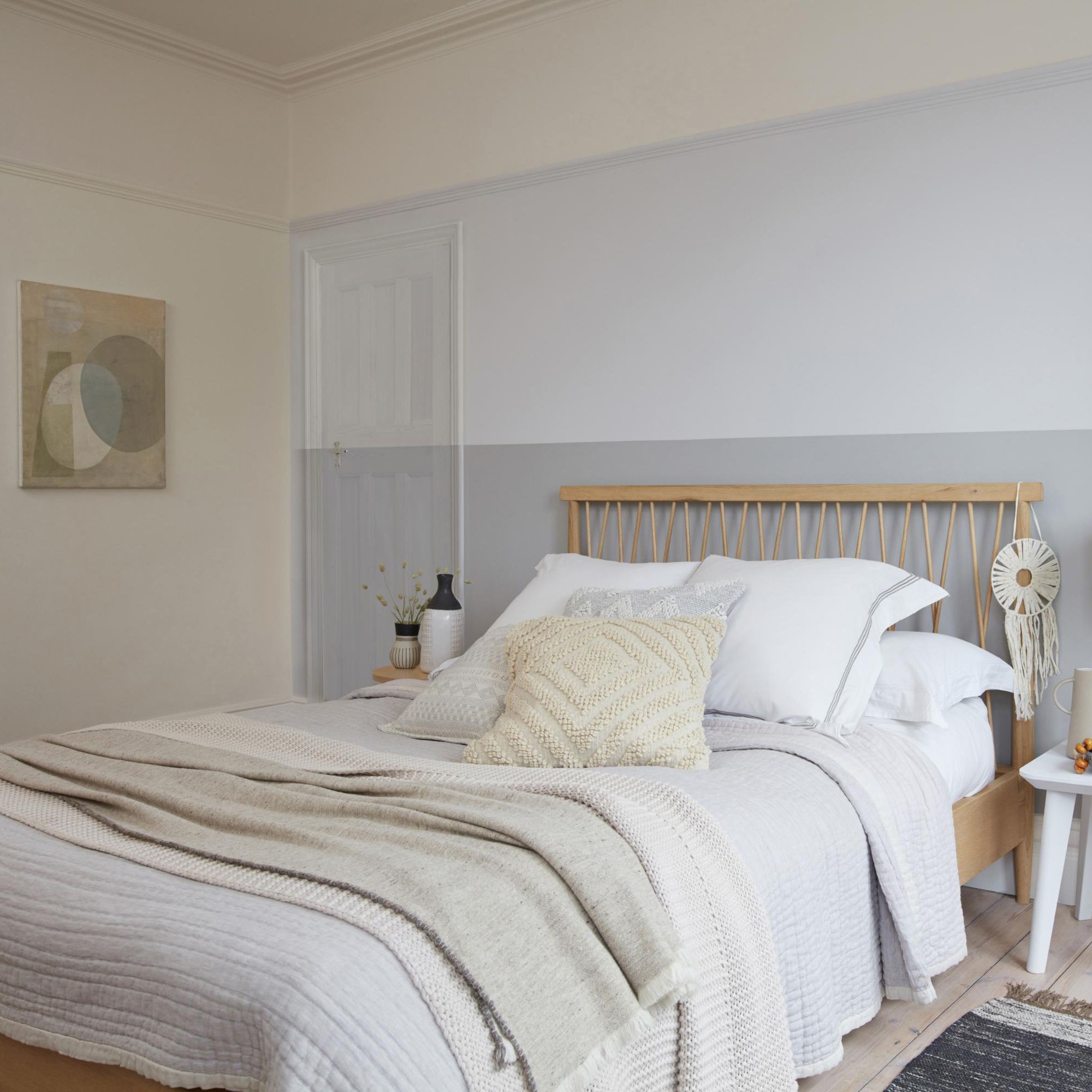 Dulux Walls & ceilings Polished pebble Matt Wall & ceiling Emulsion ...