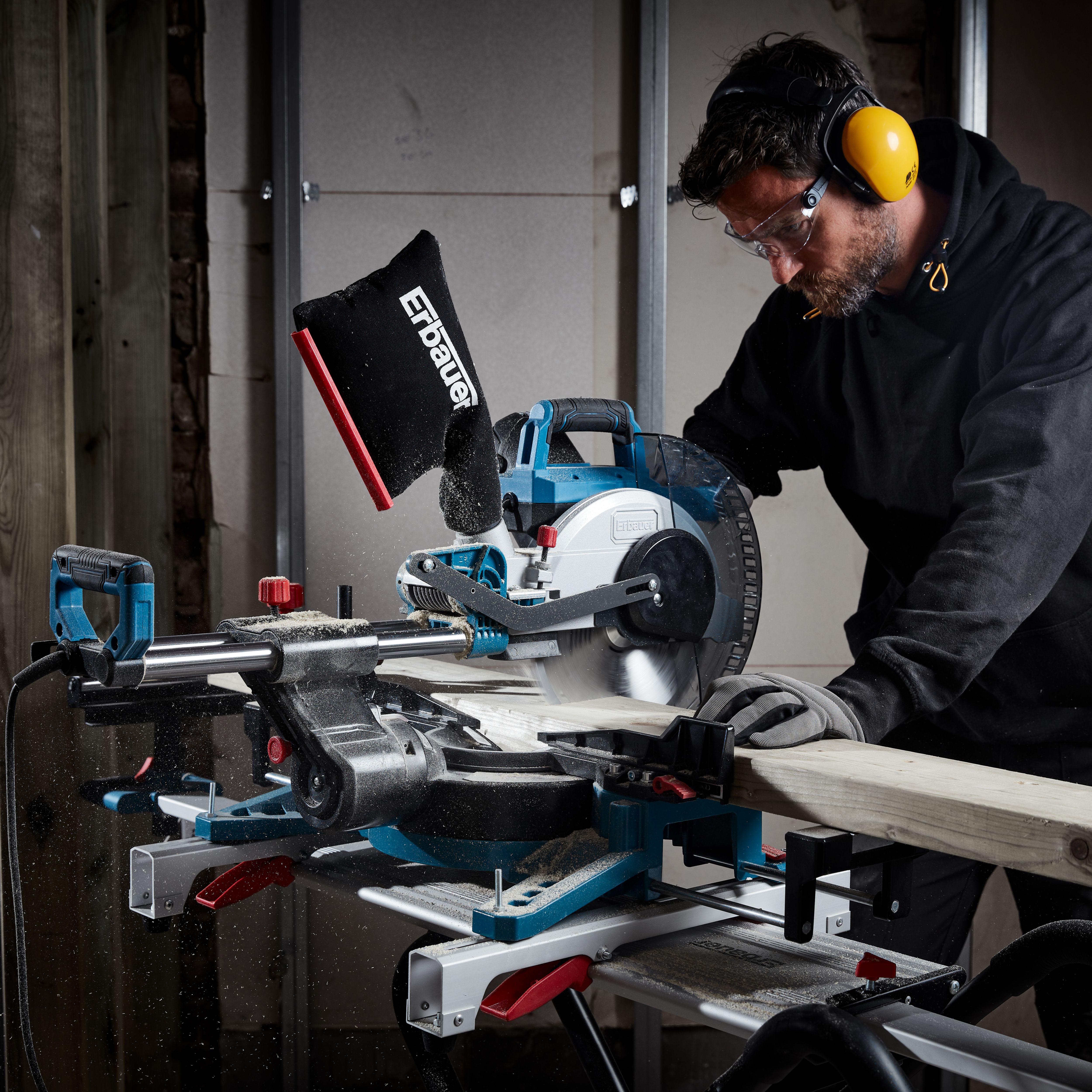 Erbauer 1800W 220 240V 254mm Corded Sliding mitre saw EMIS254S