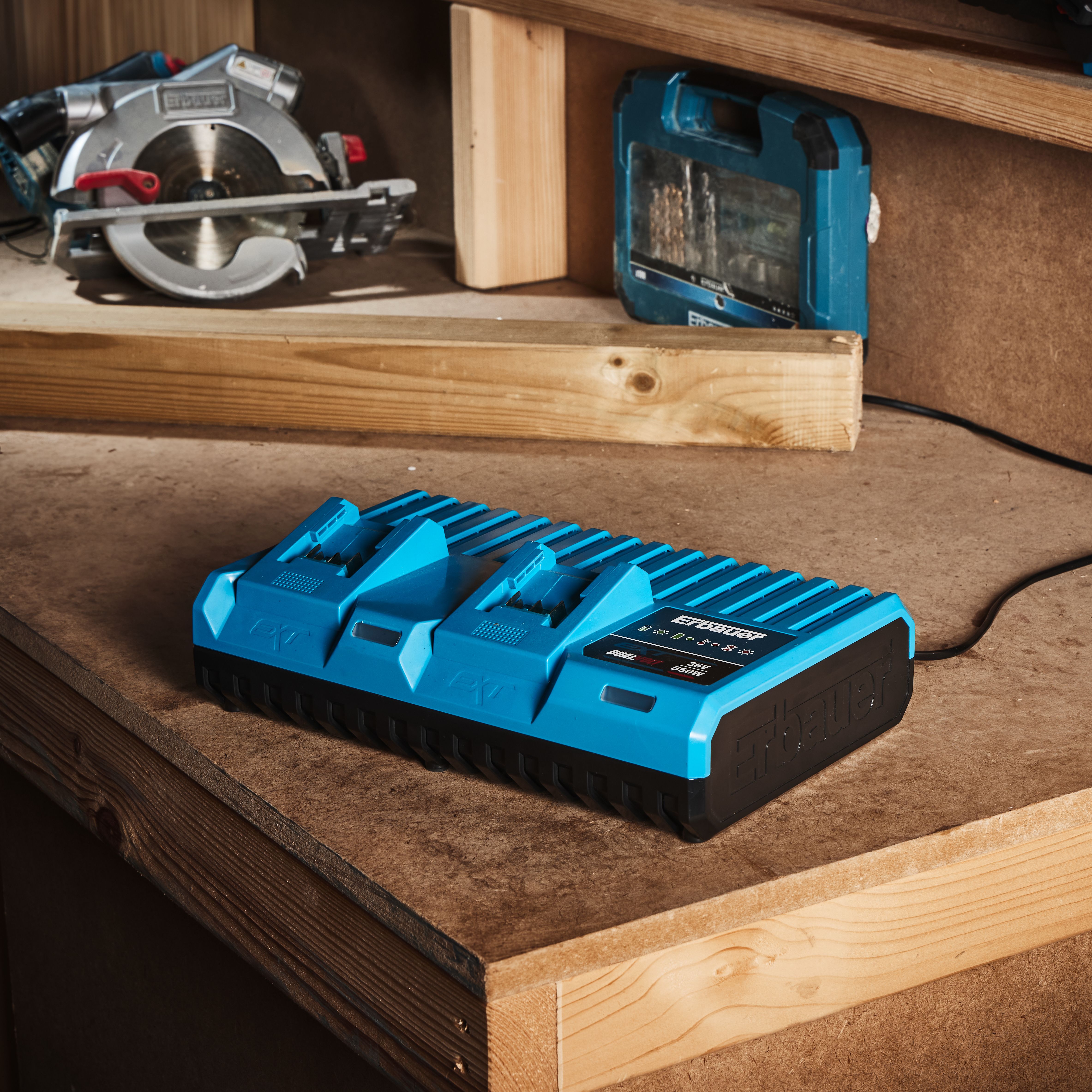 Erbauer 220-240V Battery charger with batteries