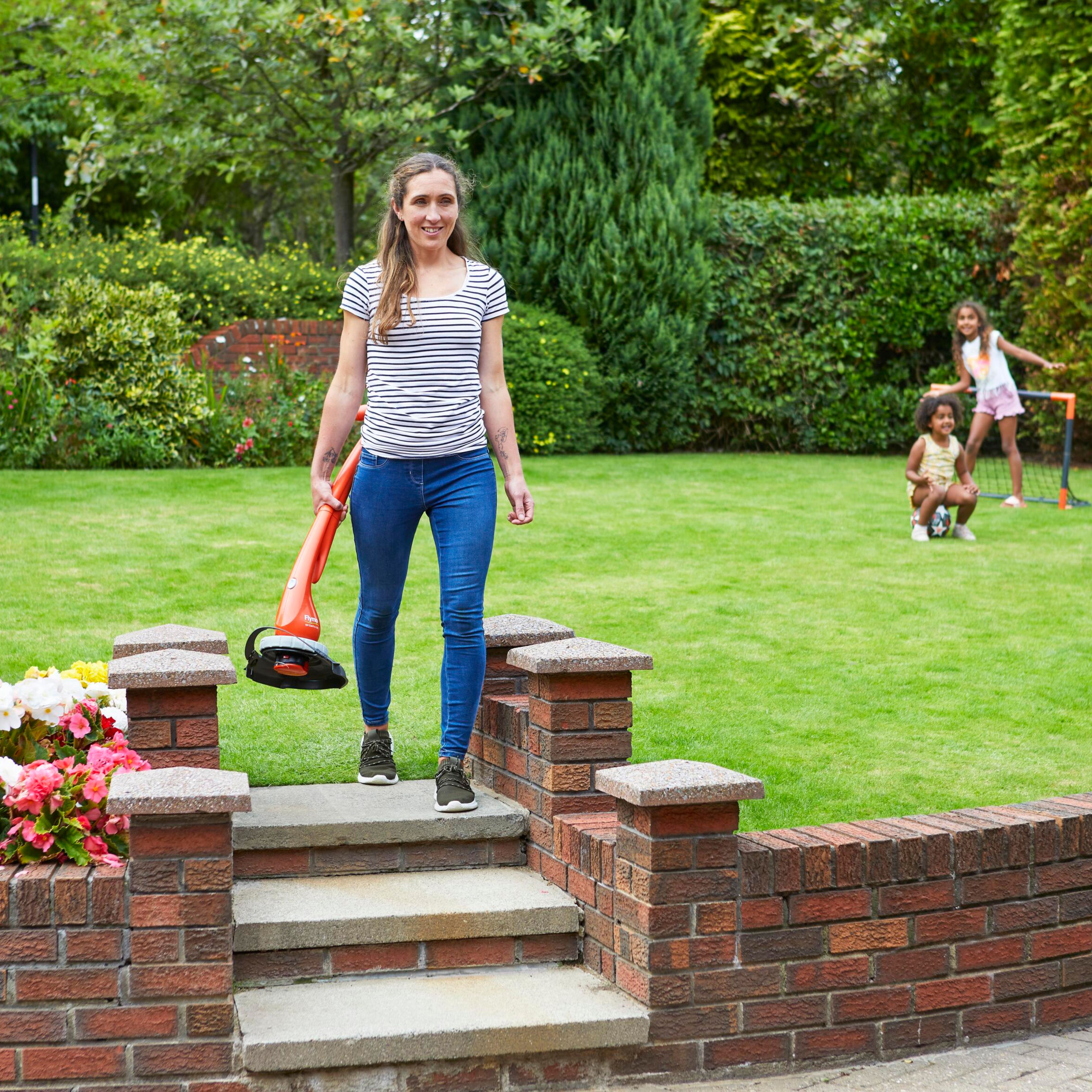 FLYMO EASITRIM 250 18V 250MM CORDLESS GRASS TRIMMER (1 X 2AH)