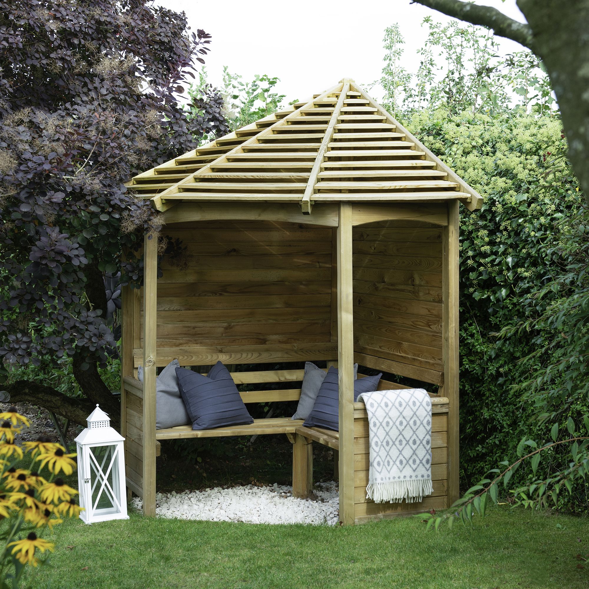 Forest Garden Venetian Corner Arbour, (H)2500mm (W)2330mm (D)1610mm ...